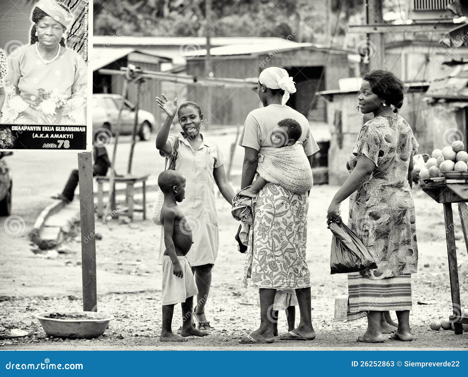 Groep Ghanese Mensen Bij De Lokale Markt Redactionele Stock Foto ...