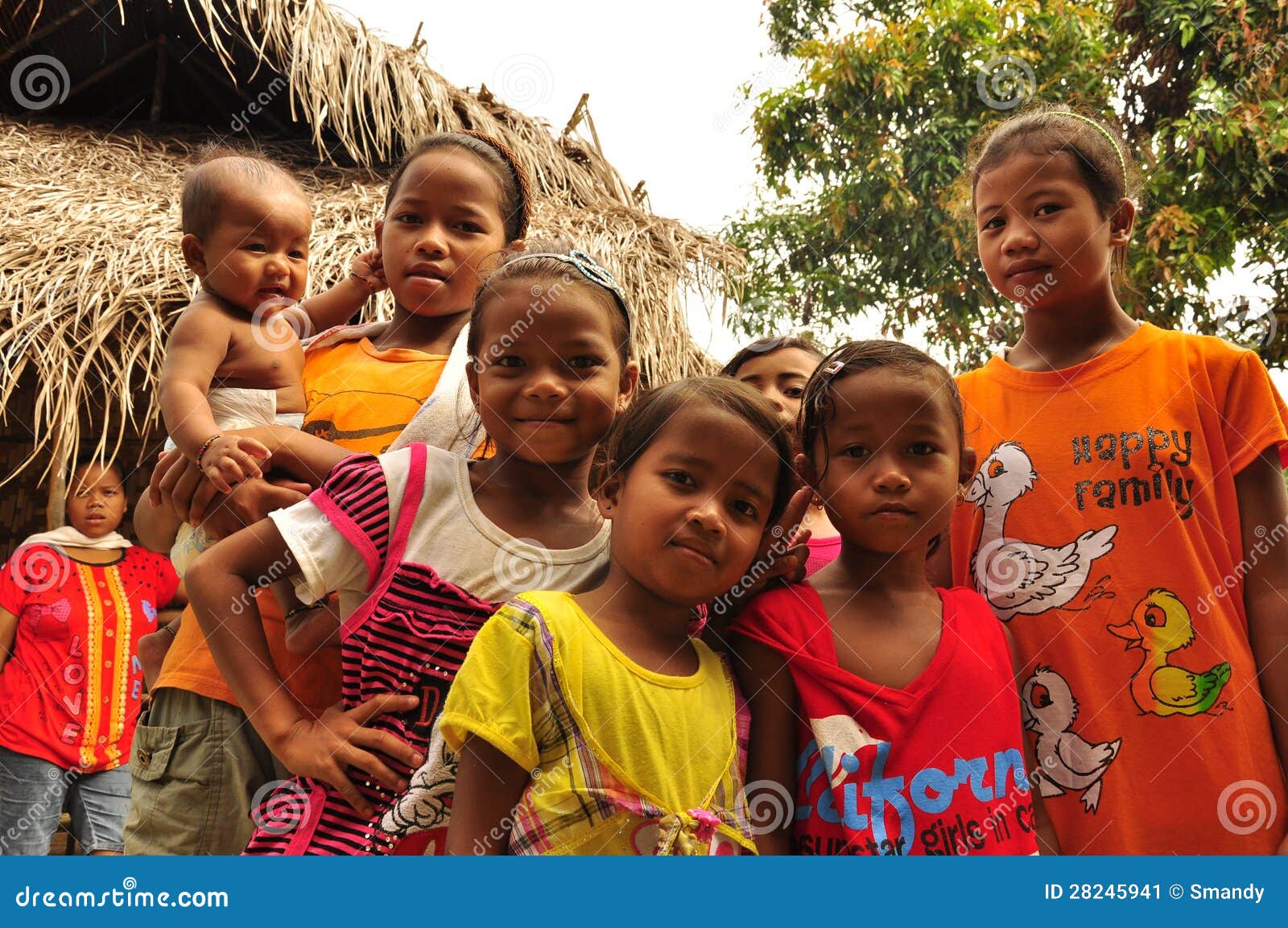 Groep Inheemse Kinderen in Het Dorp Redactionele Foto - Image of ...