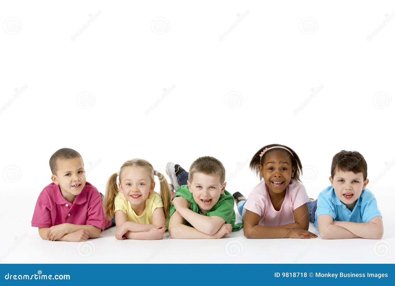 Groep Jonge Kinderen in Studio Stock Foto - Image of maag, studio: 9818718