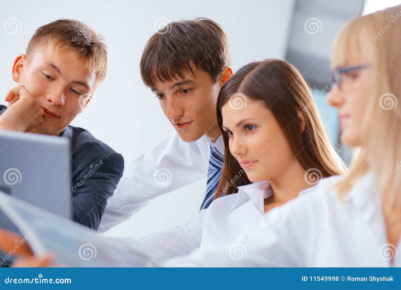 Groep Jonge Mensen Het Werken Stock Foto - Image of vertrouwen ...