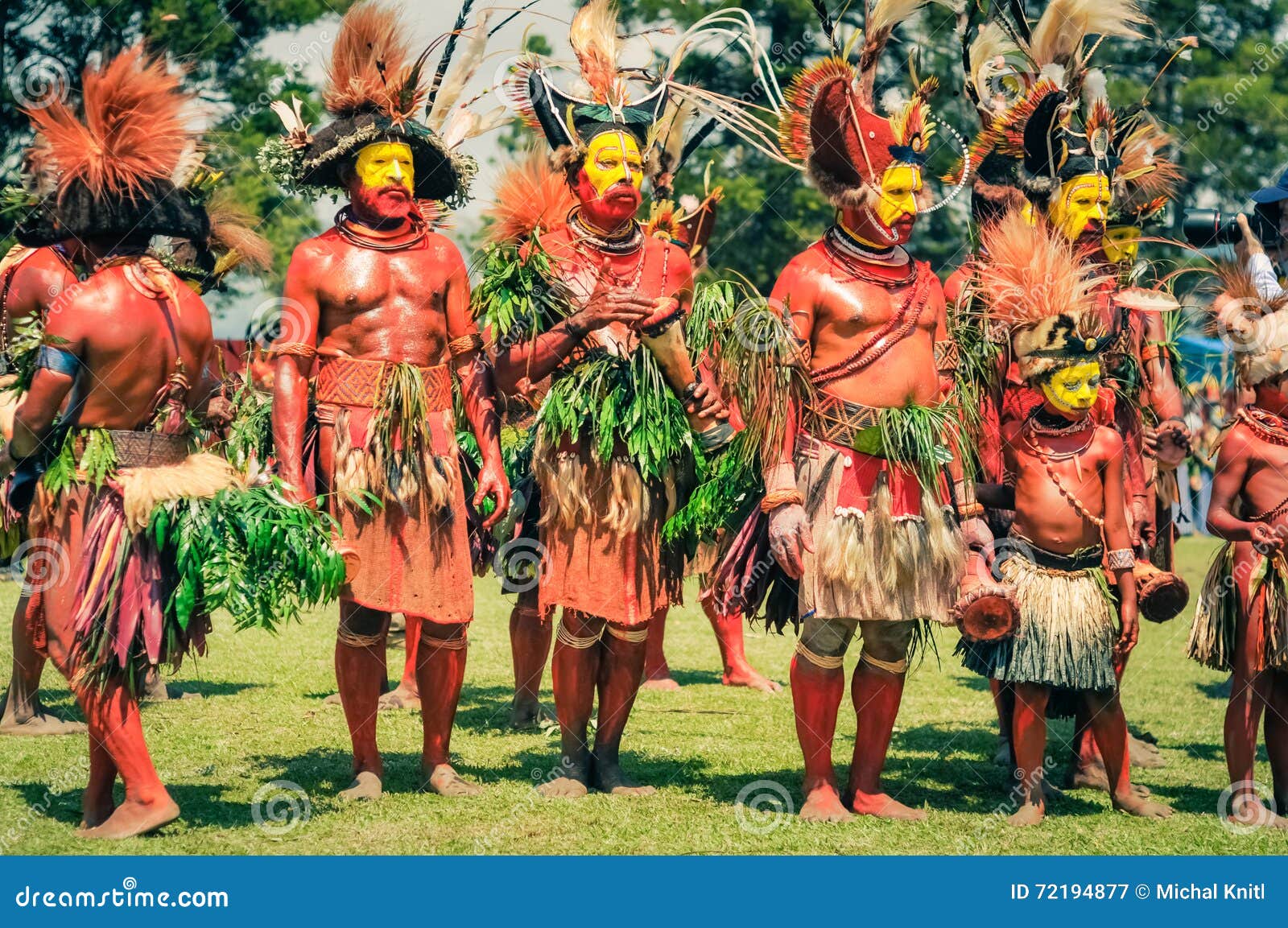 Groep in Papoea-Nieuw-Guinea Redactionele Fotografie - Image of ...
