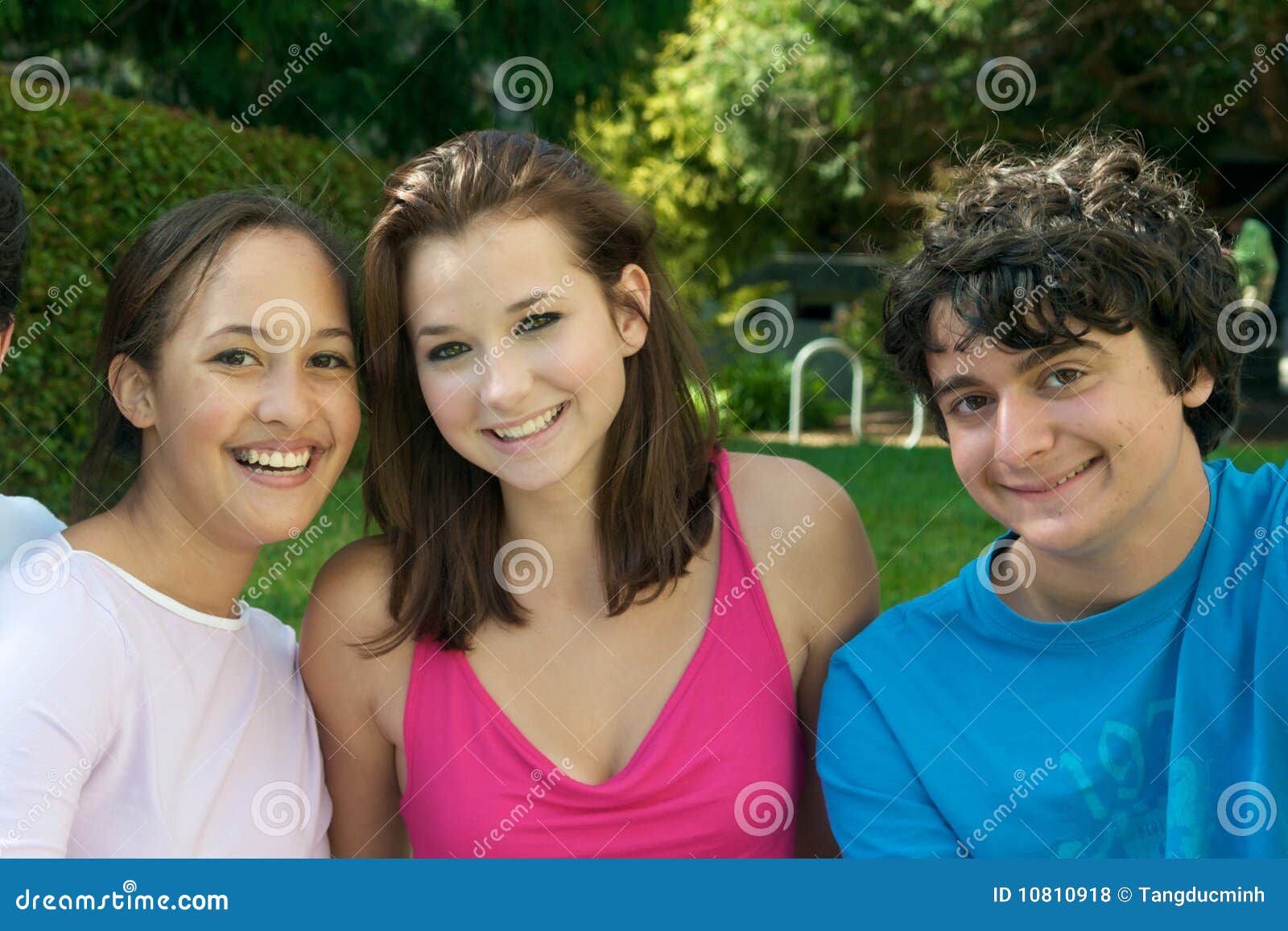 Groep vrienden stock foto. Image of openlucht, groep - 10810918