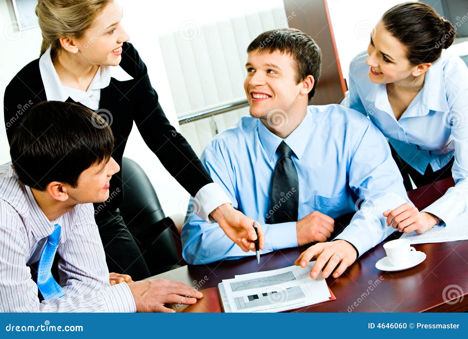 Groepswerk stock foto. Image of mannetje, zeker, document - 4646060