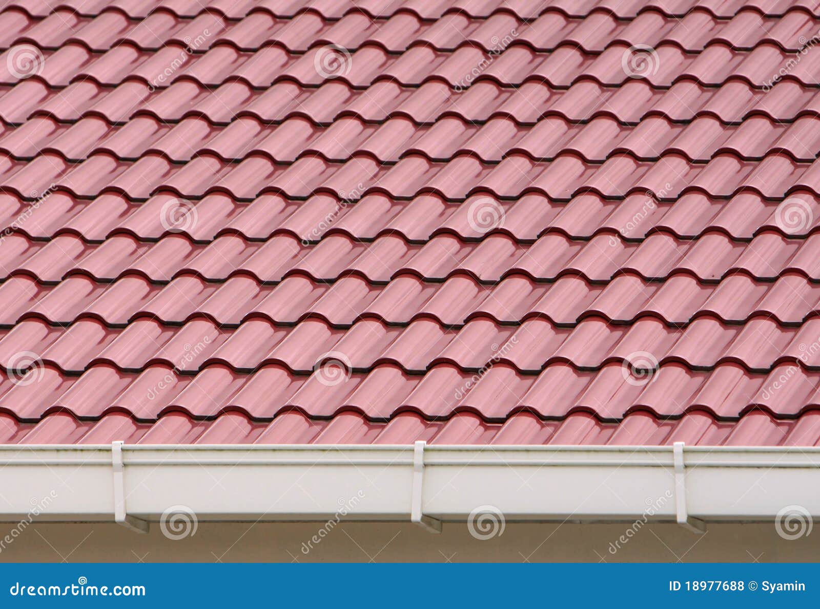 Grondaia Della Pioggia E Del Tetto Fotografia Stock - Immagine di casa ...