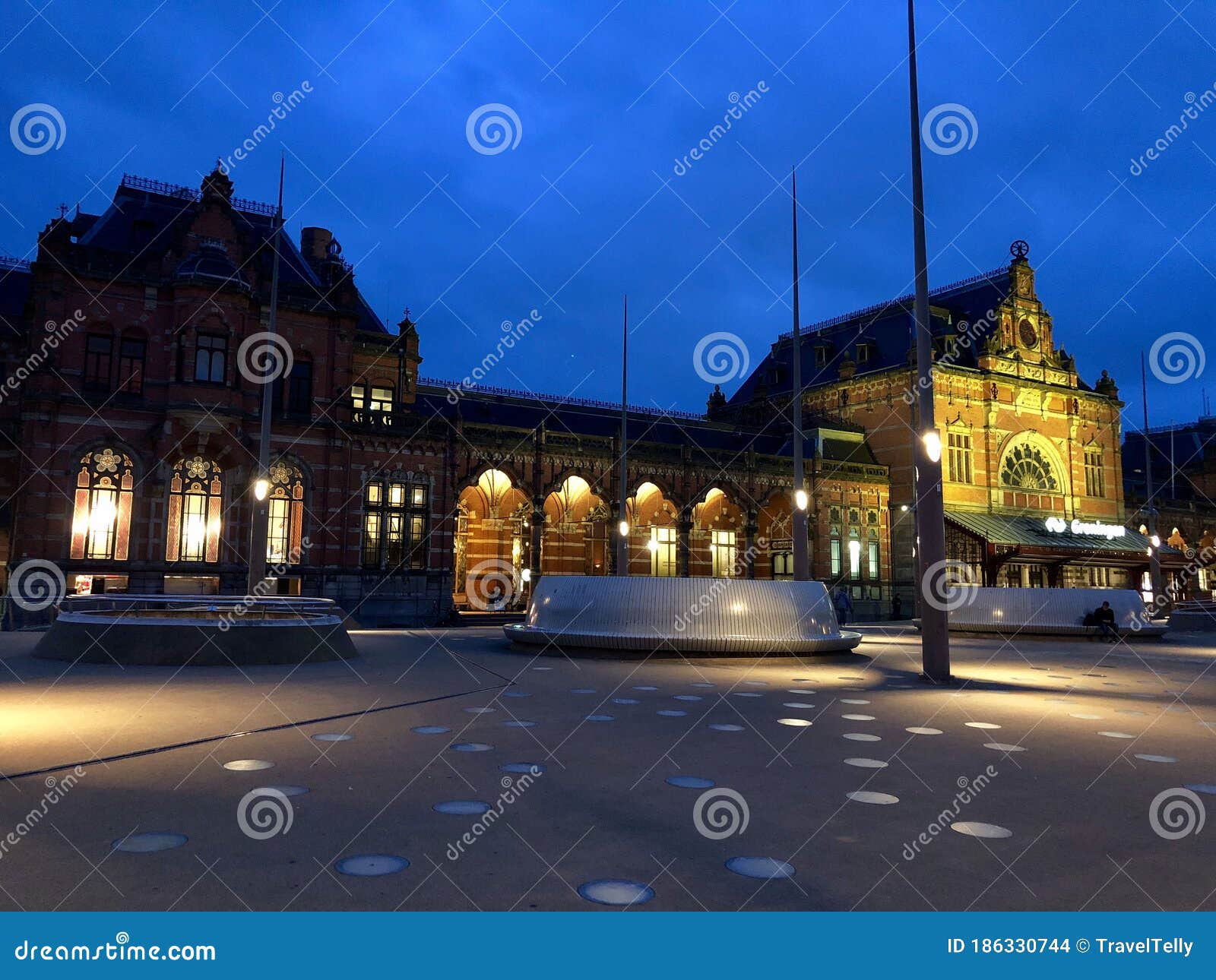 Groningen Central Station editorial stock image. Image of night - 186330744