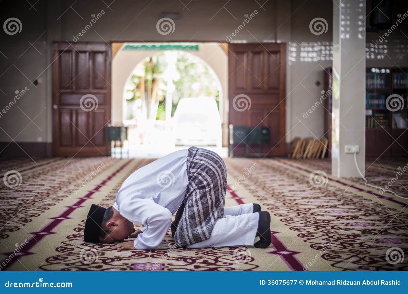 The Groom Praying stock image. Image of religion, traditional - 36075677