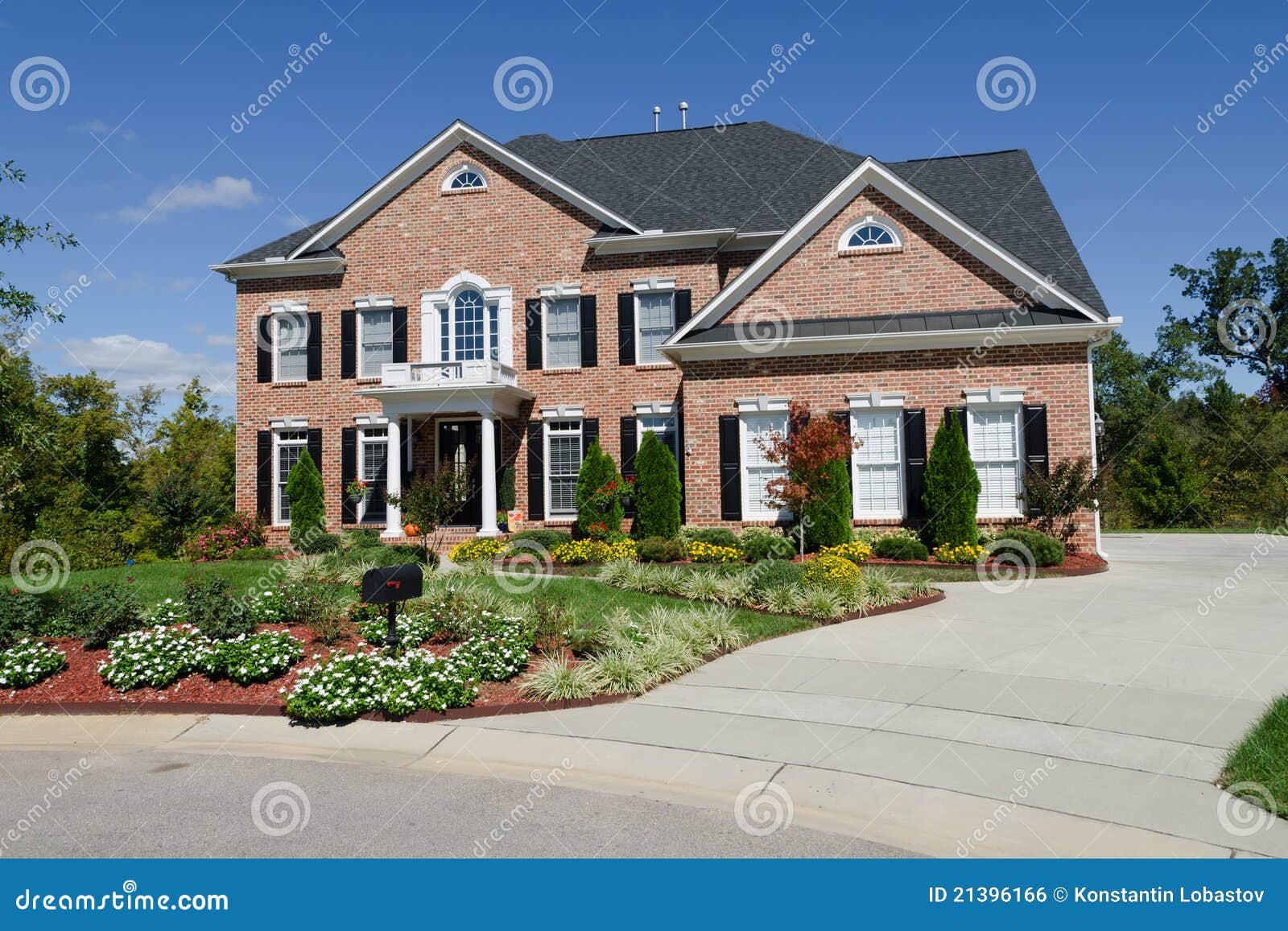 Groot Amerikaans huis stock foto. Image of gemodelleerd - 21396166