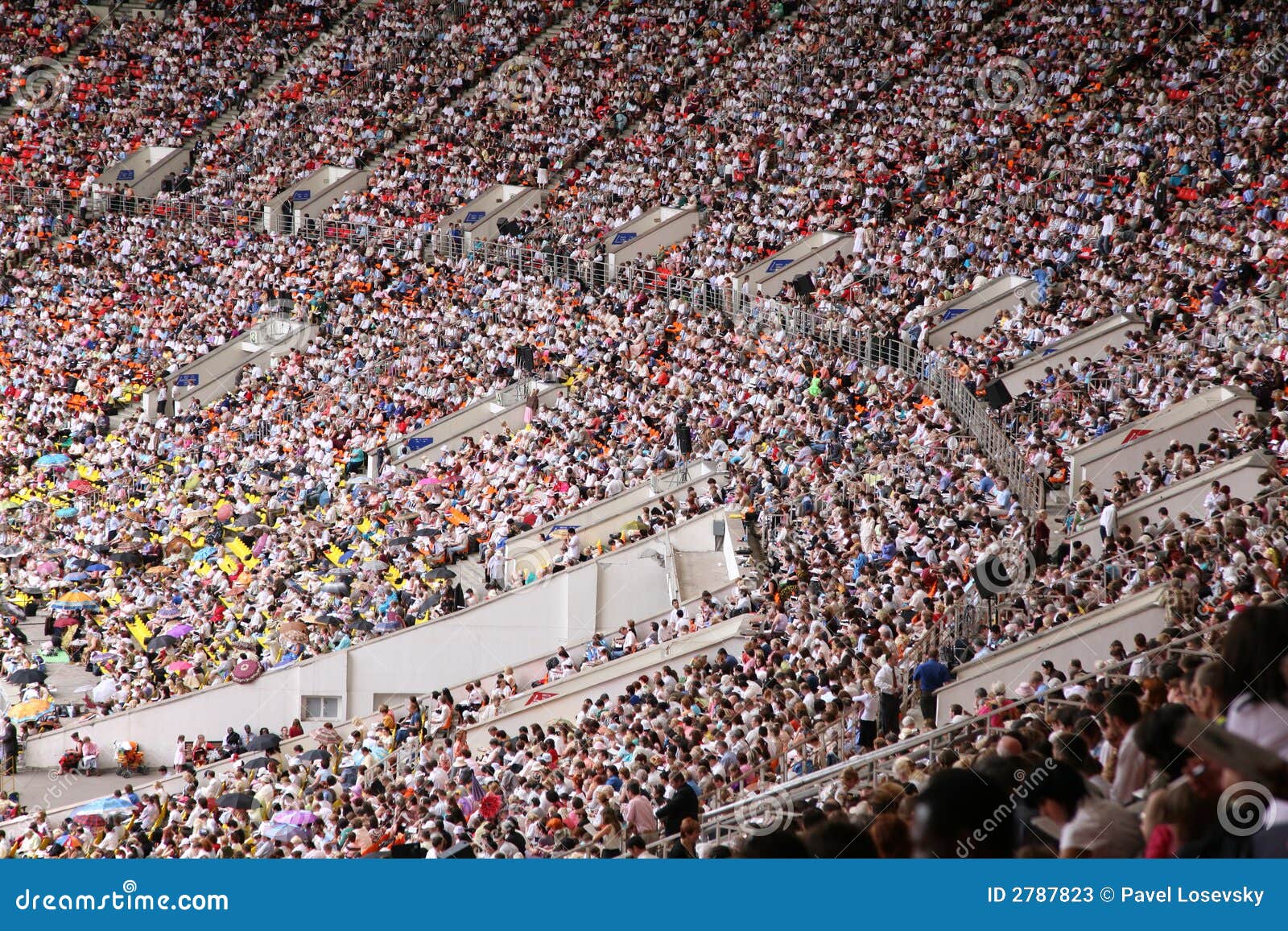 Groot auditorium stock afbeelding. Afbeelding bestaande uit publiek ...