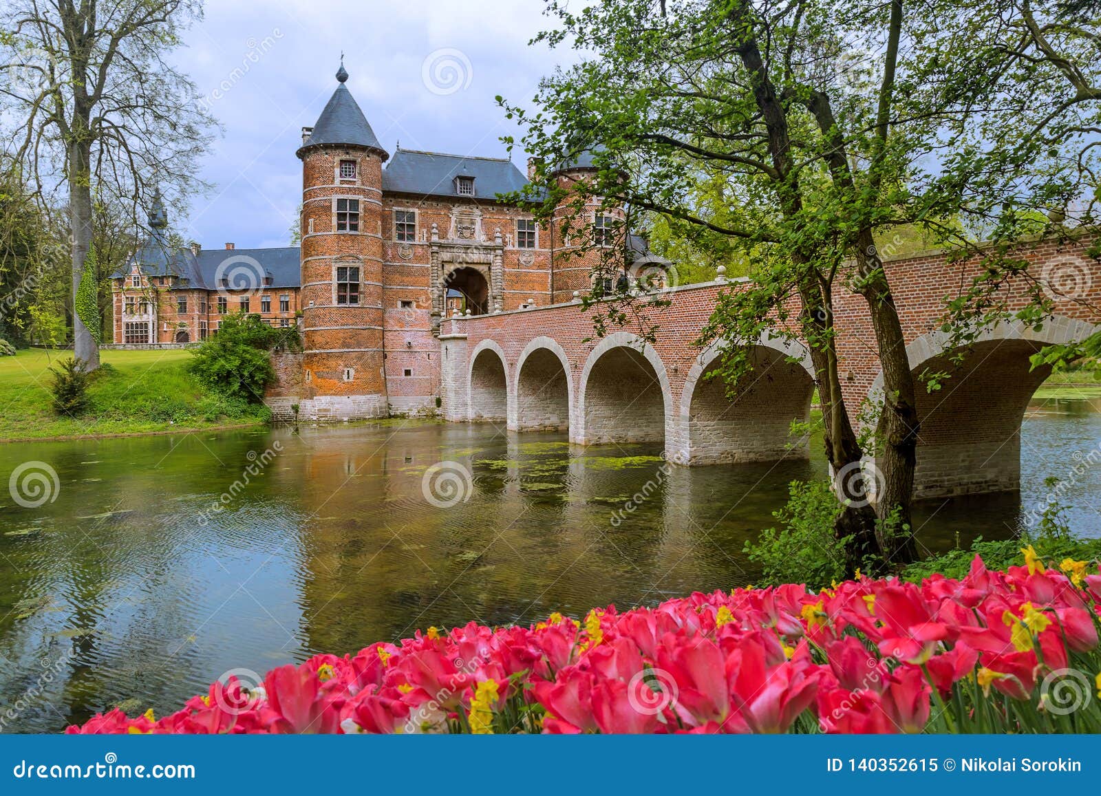 Groot-Bijgaarden Castle Is A 12th-century Castle In Groot-Bijgaarden ...