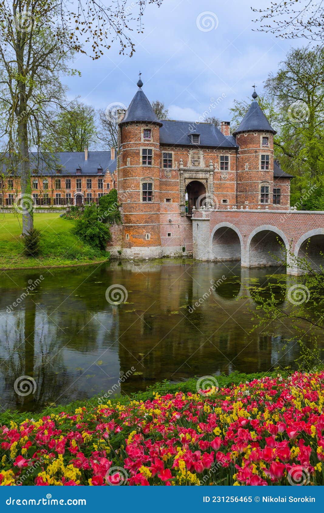 Groot-Bijgaarden Castle Is A 12th-century Castle In Groot-Bijgaarden ...