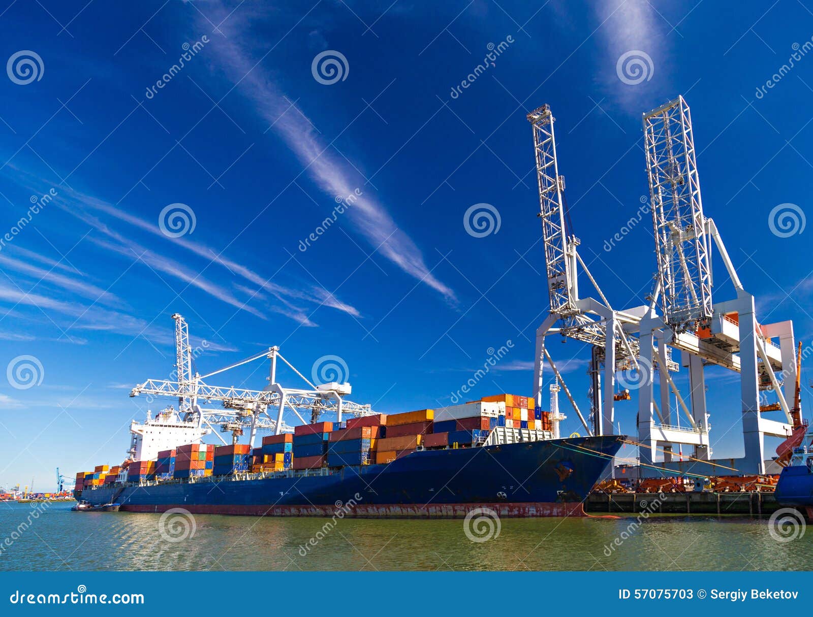 Groot Die Containerschip in Haven Van Rotterdam Wordt Leeggemaakt Stock ...