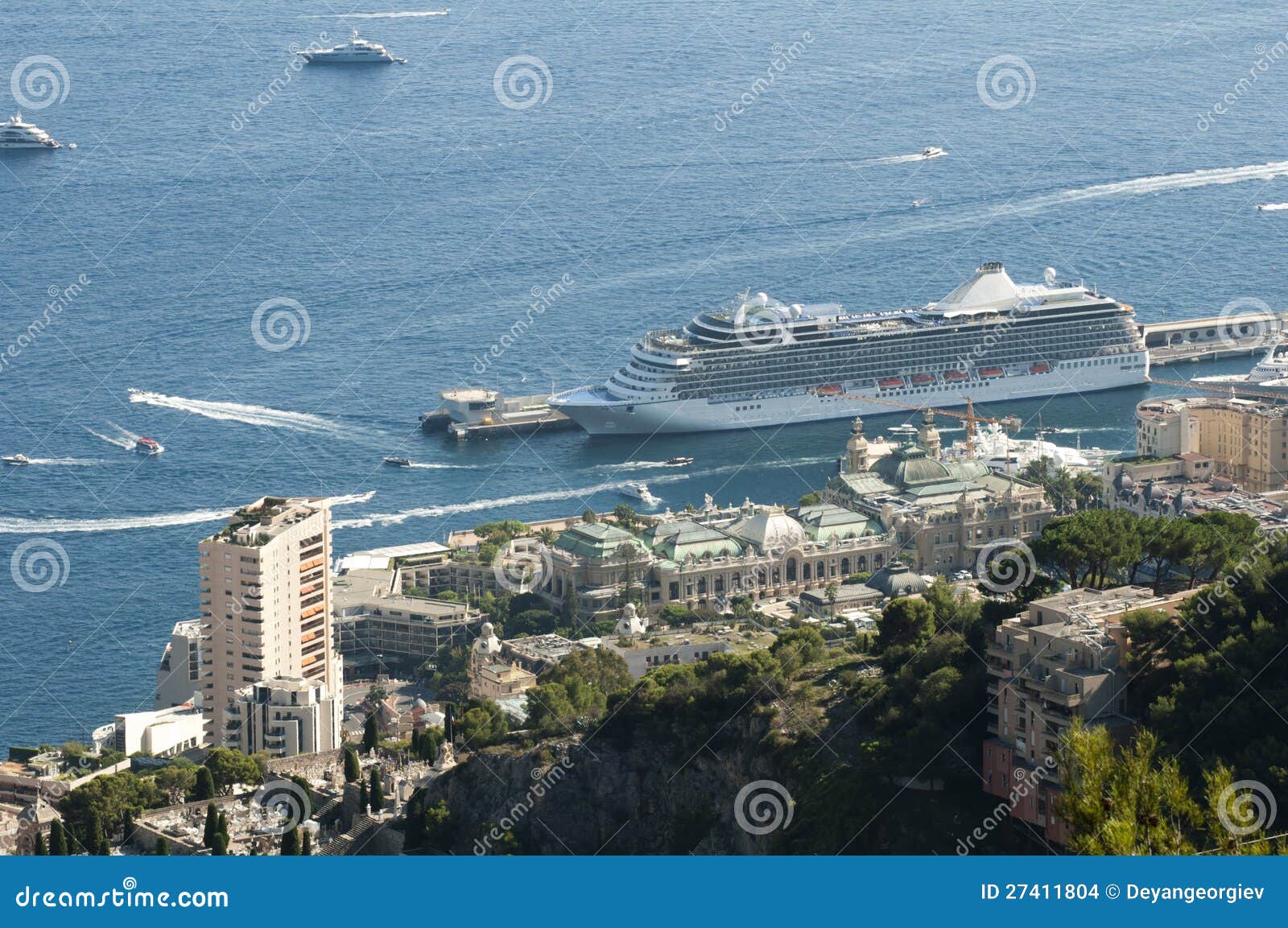 Groot Die Cruiseschip in Monaco Wordt Gedokt Stock Foto - Image of ...