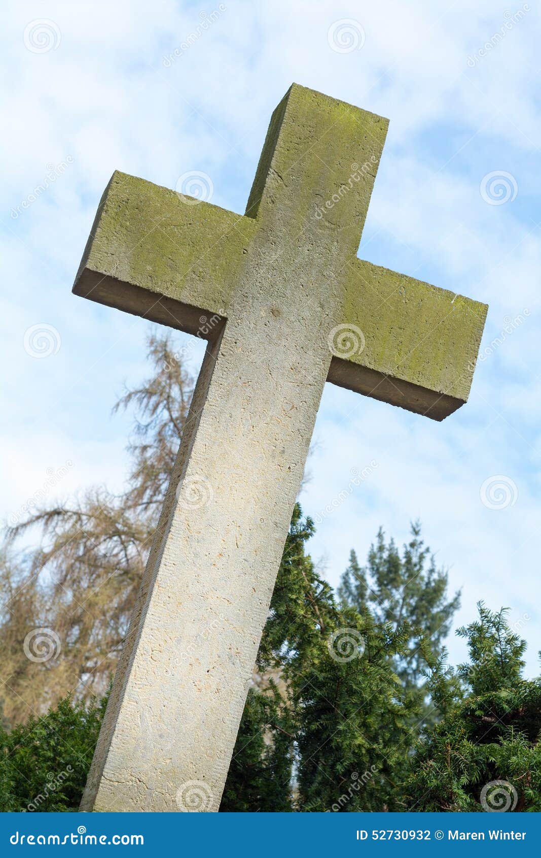 Groot Kruis Van Beton, Symbool Voor Christendom Stock Foto - Image of ...