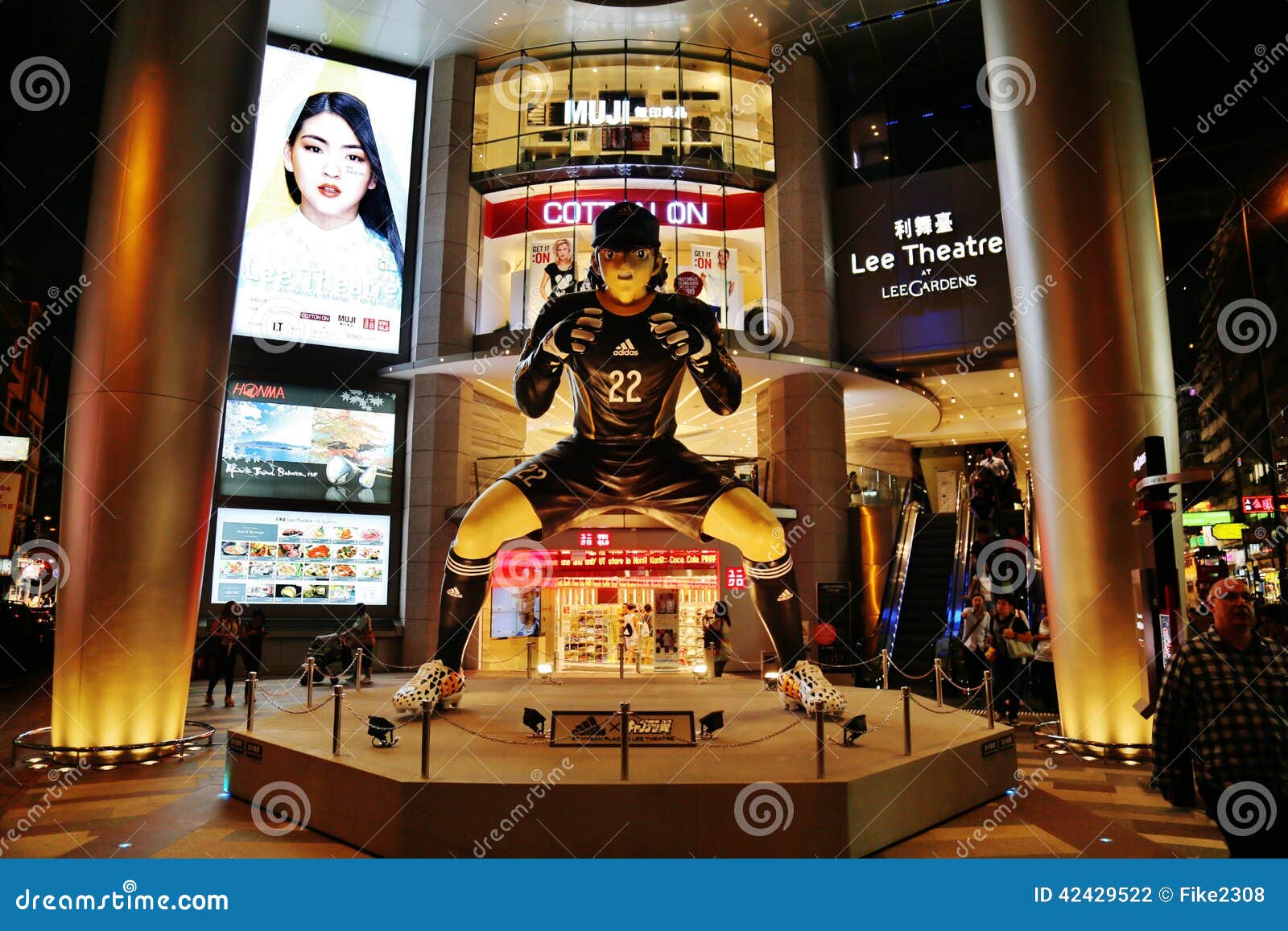 Groot Manga Soccer Player Statue Redactionele Fotografie - Image of ...