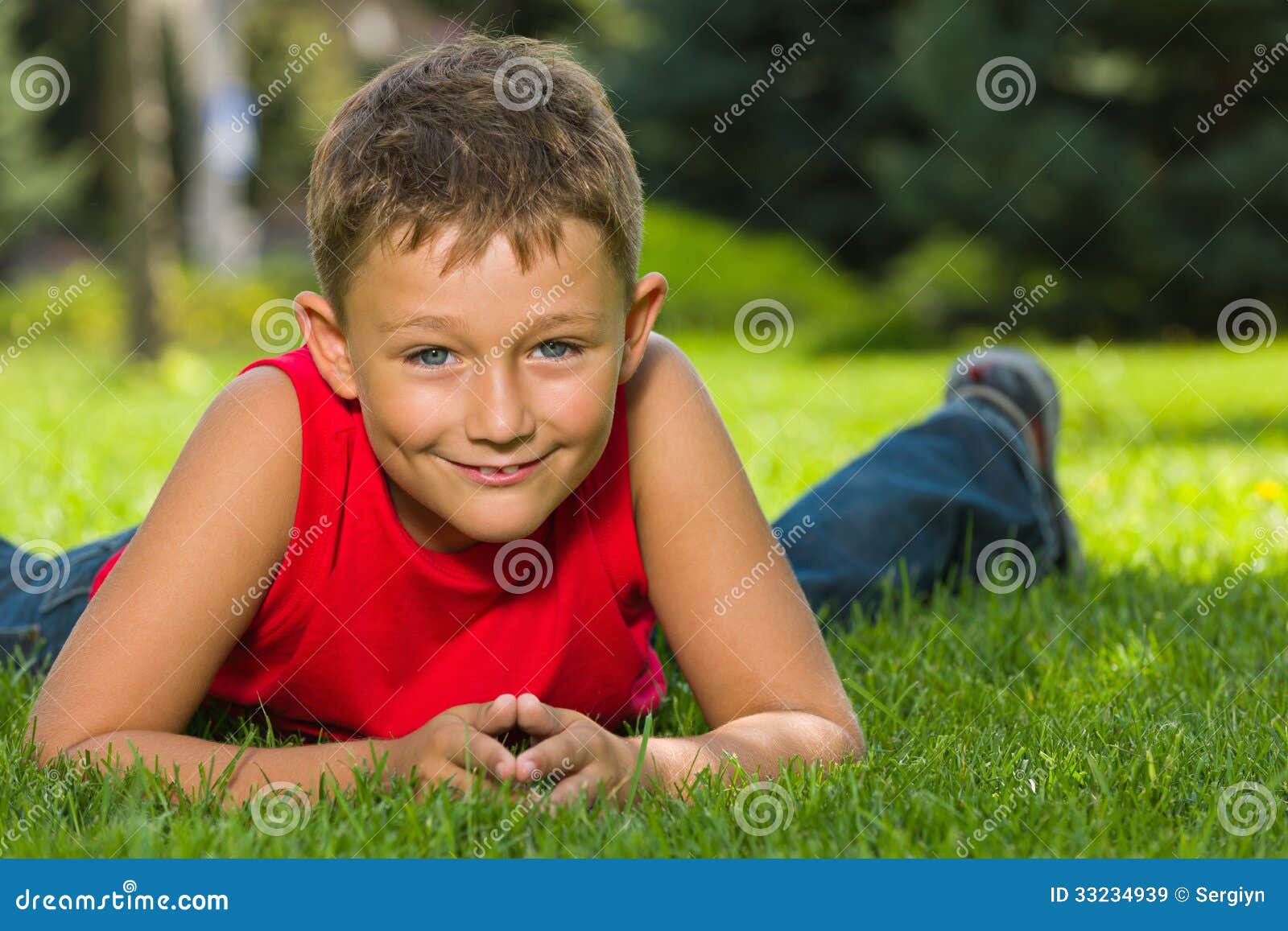 Groot op het gras! stock afbeelding. Image of gras, vrede - 33234939