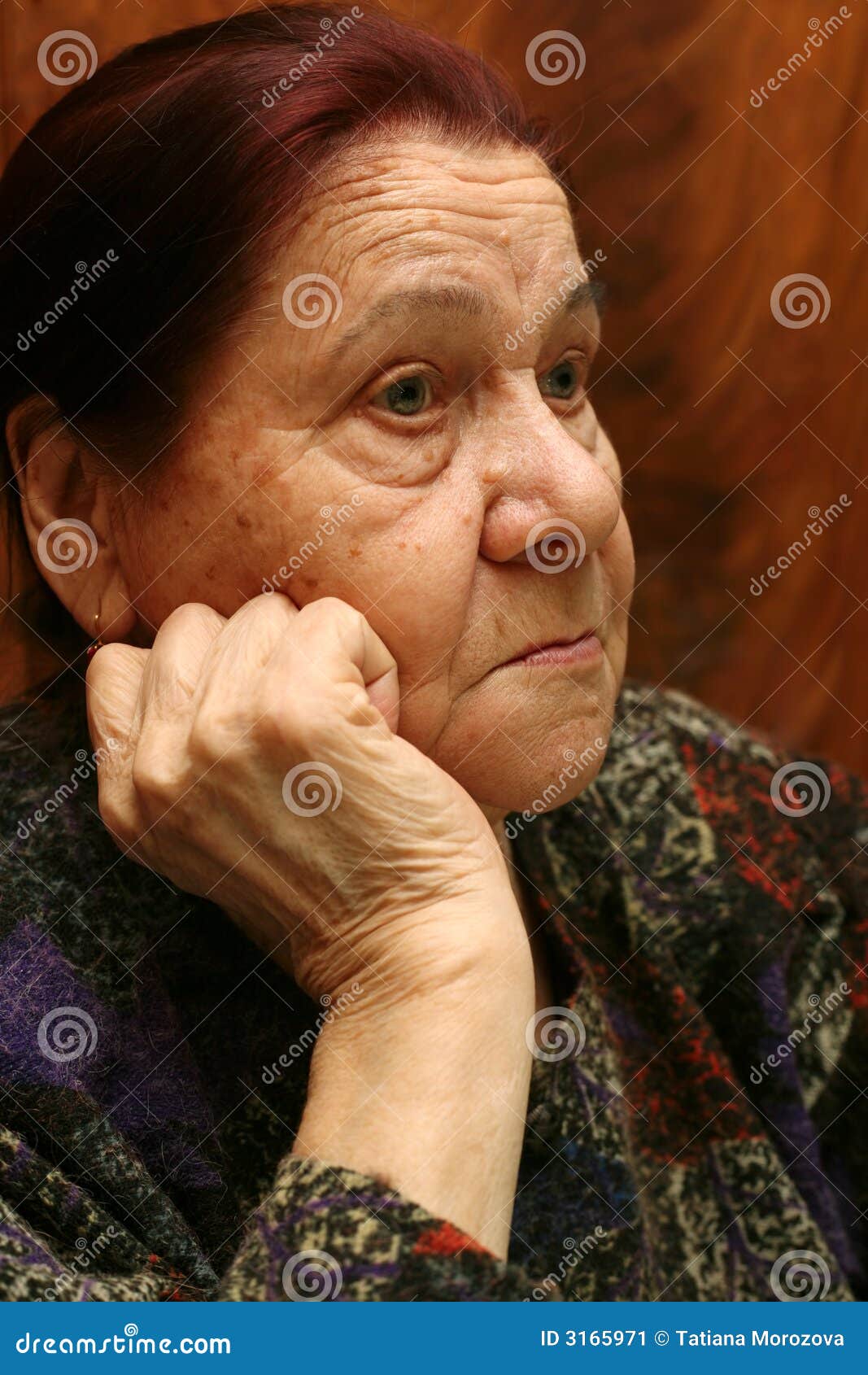 Grootmoeder stock afbeelding. Image of vrouw, kijk, rijp - 3165971