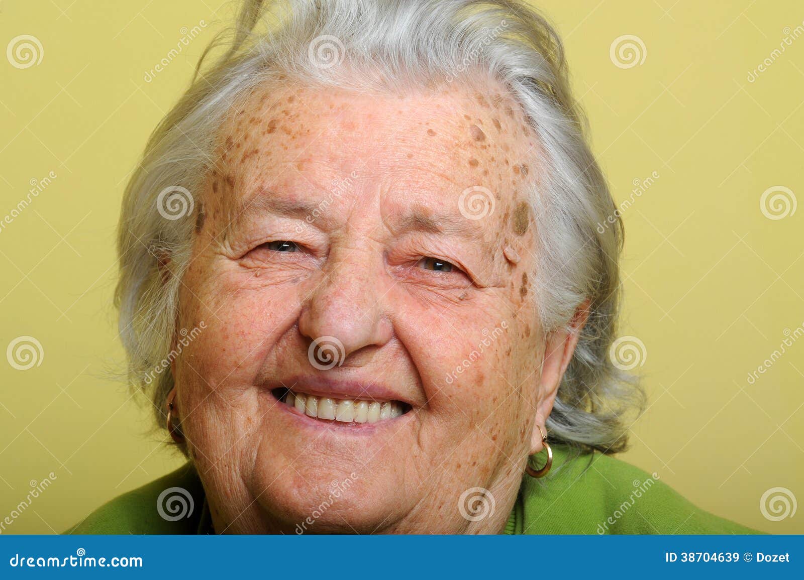 Grootmoeder stock afbeelding. Image of hoofd, kaukasisch - 38704639