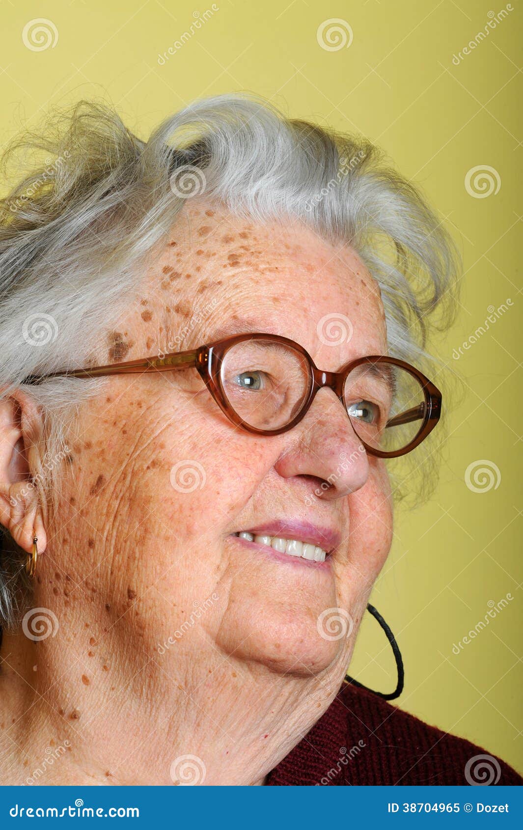 Grootmoeder stock afbeelding. Image of volwassen, bejaarden - 38704965