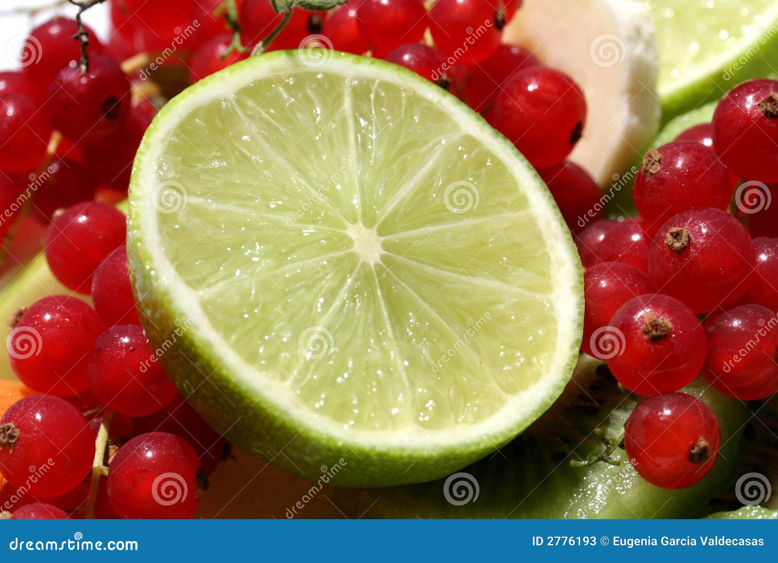 Groseilles Rouges Et Limette Image stock - Image du couleurs, savoureux ...