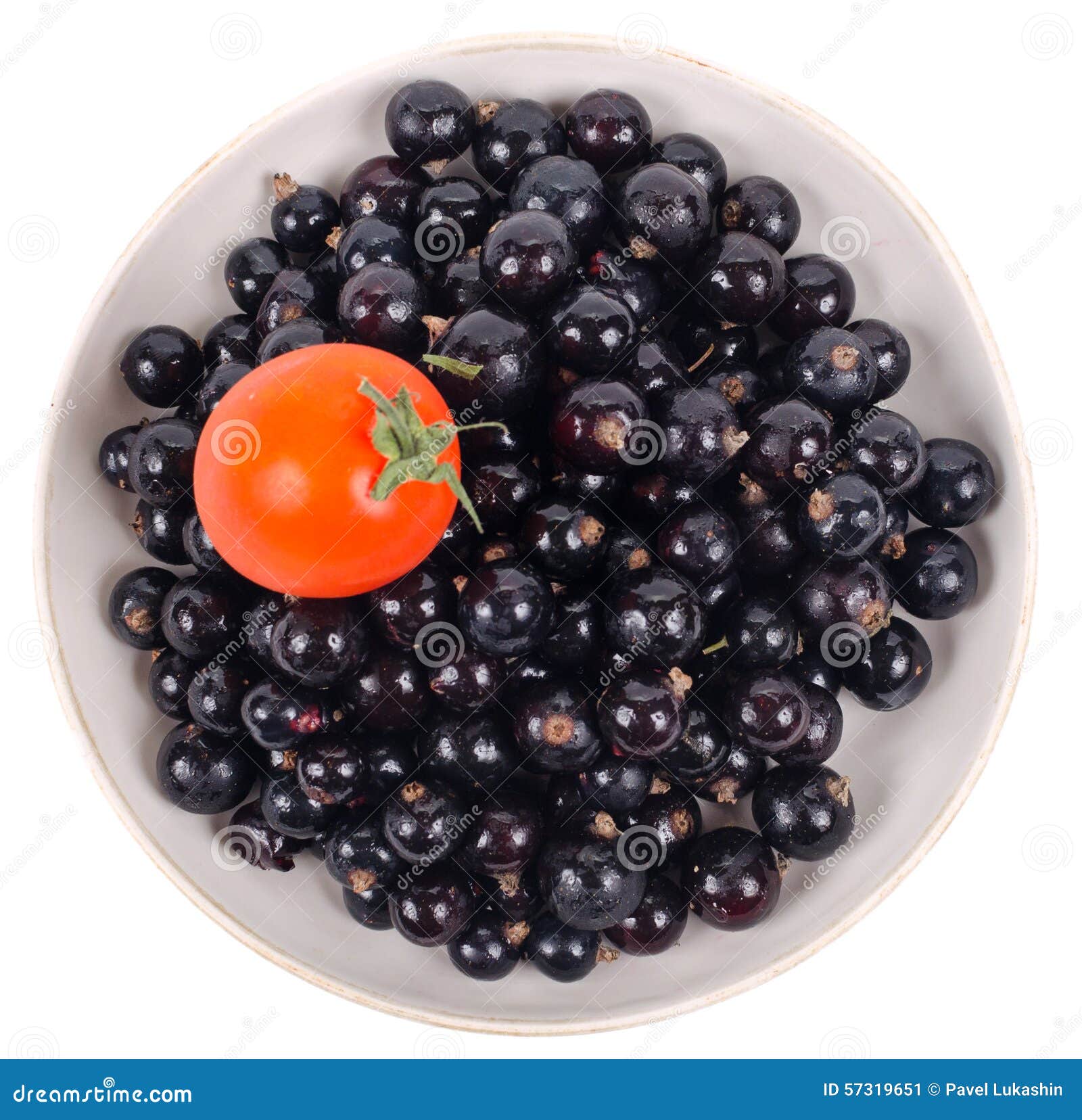Grosella Negra Aislada Con El Tomate En El Platillo Imagen de archivo ...