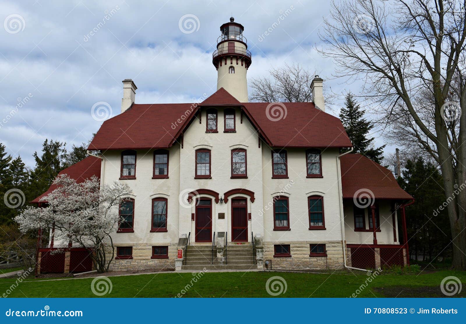 Grosse Pointe Lighthouse editorial stock photo. Image of building ...