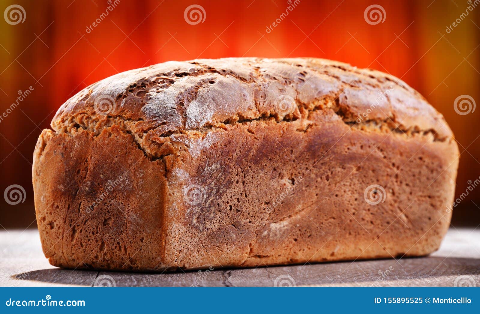 Grosser Laib Mit Frischem Bio-Brot Stockbild - Bild von laib, nave ...