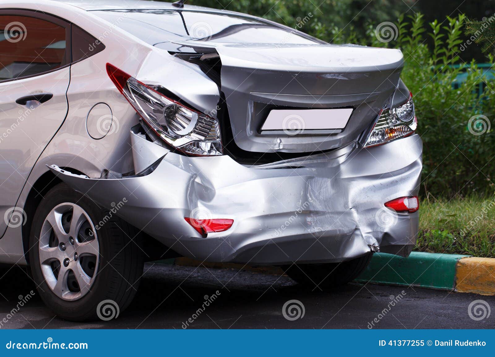 Grote deuk op auto stock afbeelding. Afbeelding bestaande uit ...