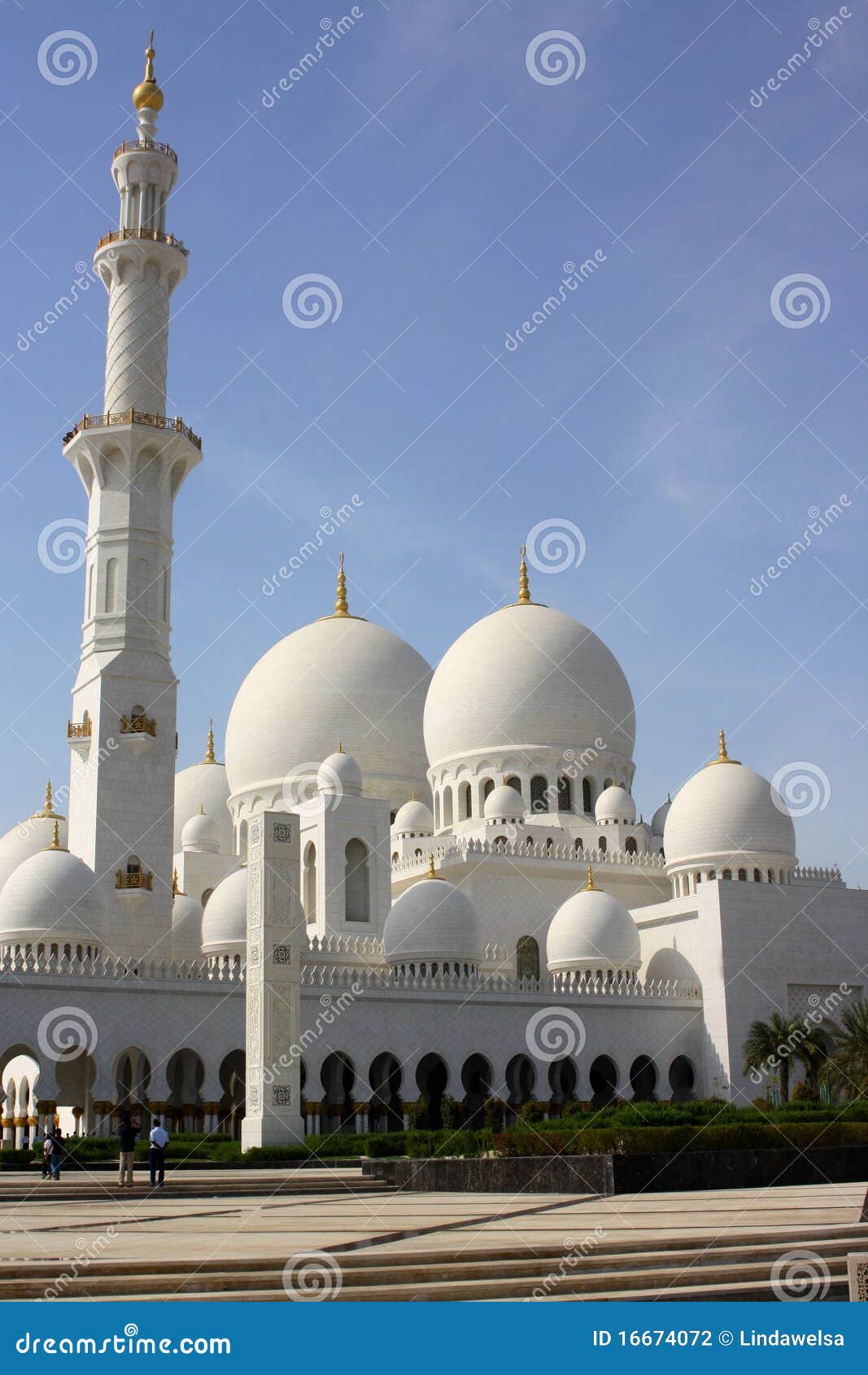 Grote Moskee in Abu Dhabi stock foto. Image of goud, arabier - 16674072