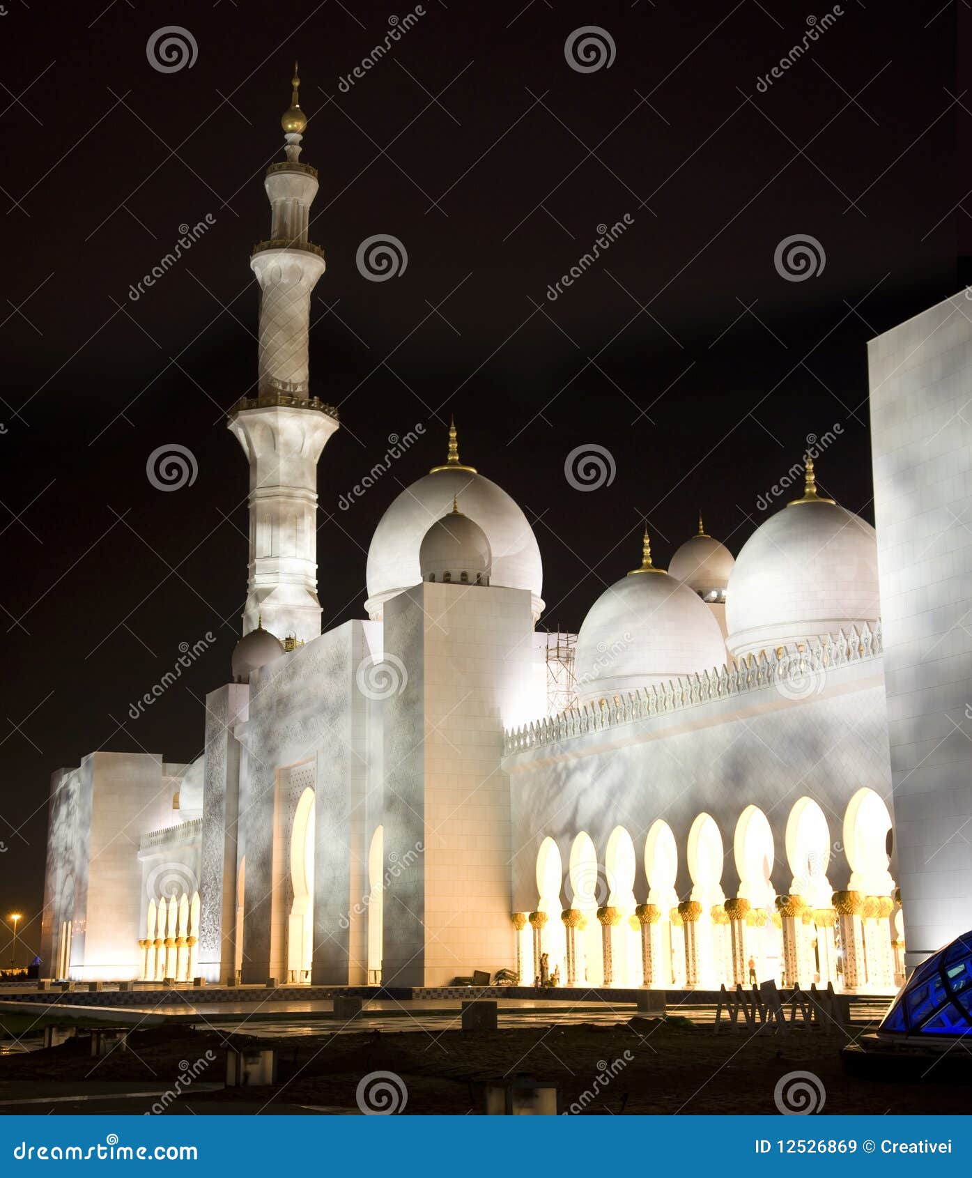 Grote Moskee in nacht stock afbeelding. Image of arabier - 12526869