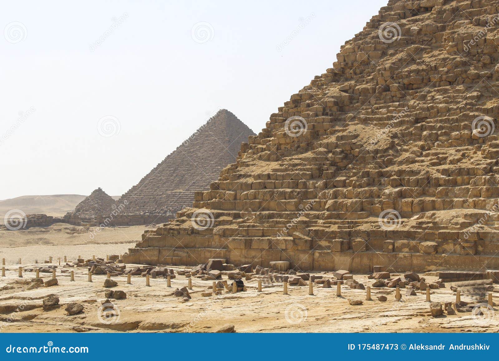 Grote piramiden 1 stock afbeelding. Image of zand, piramides - 175487473