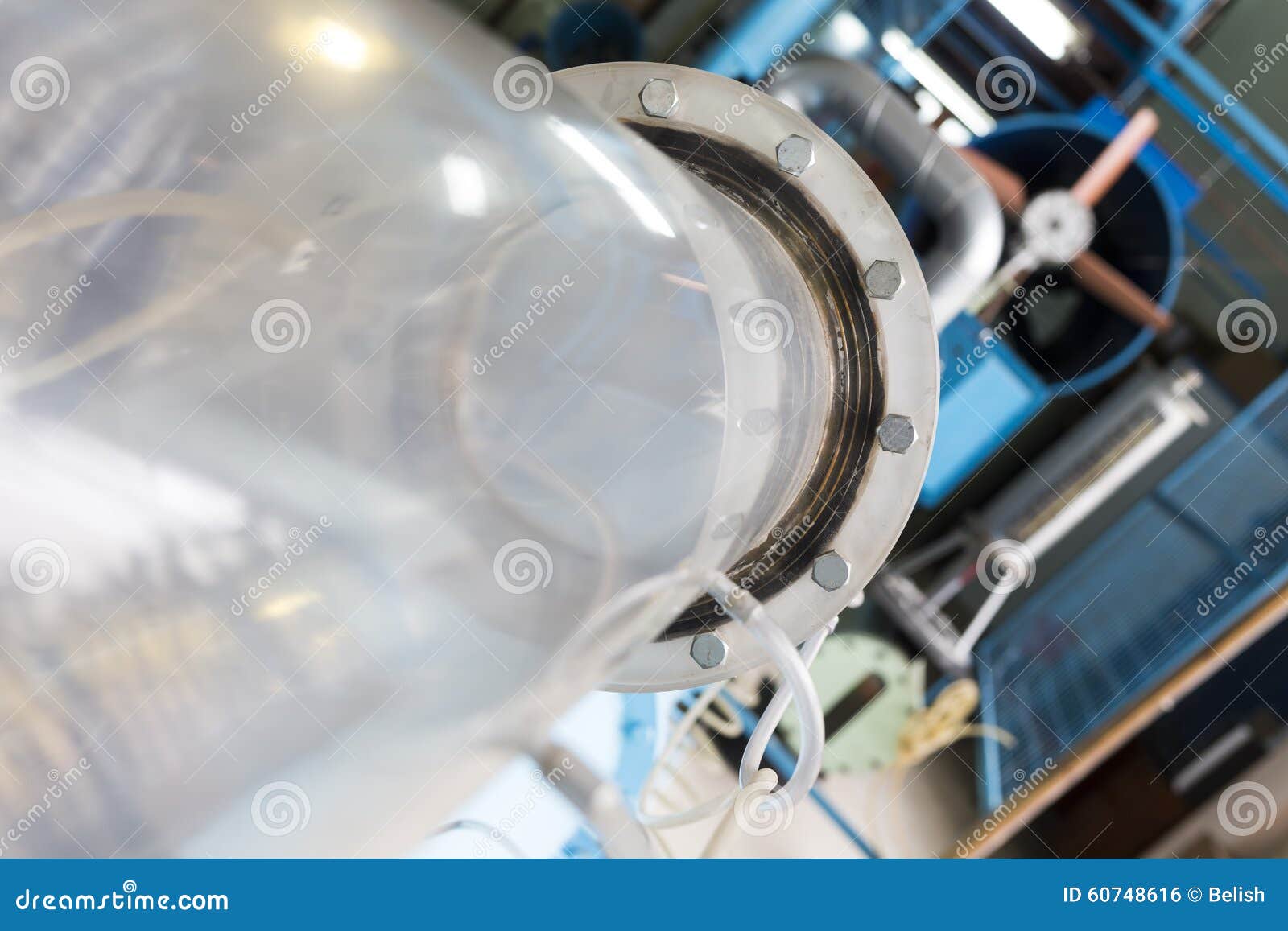 Grote Plastic Buis in Een Laboratorium Stock Foto - Image of vergast ...
