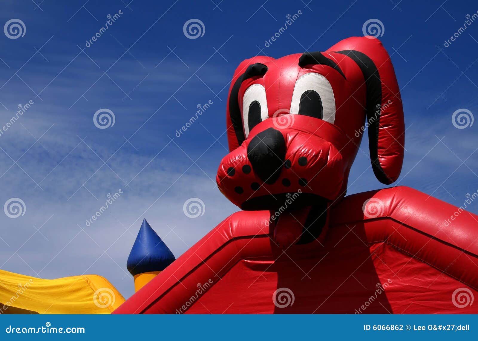 Grote Rode Hond 2 stock foto. Image of inflatie, opblaasbaar - 6066862