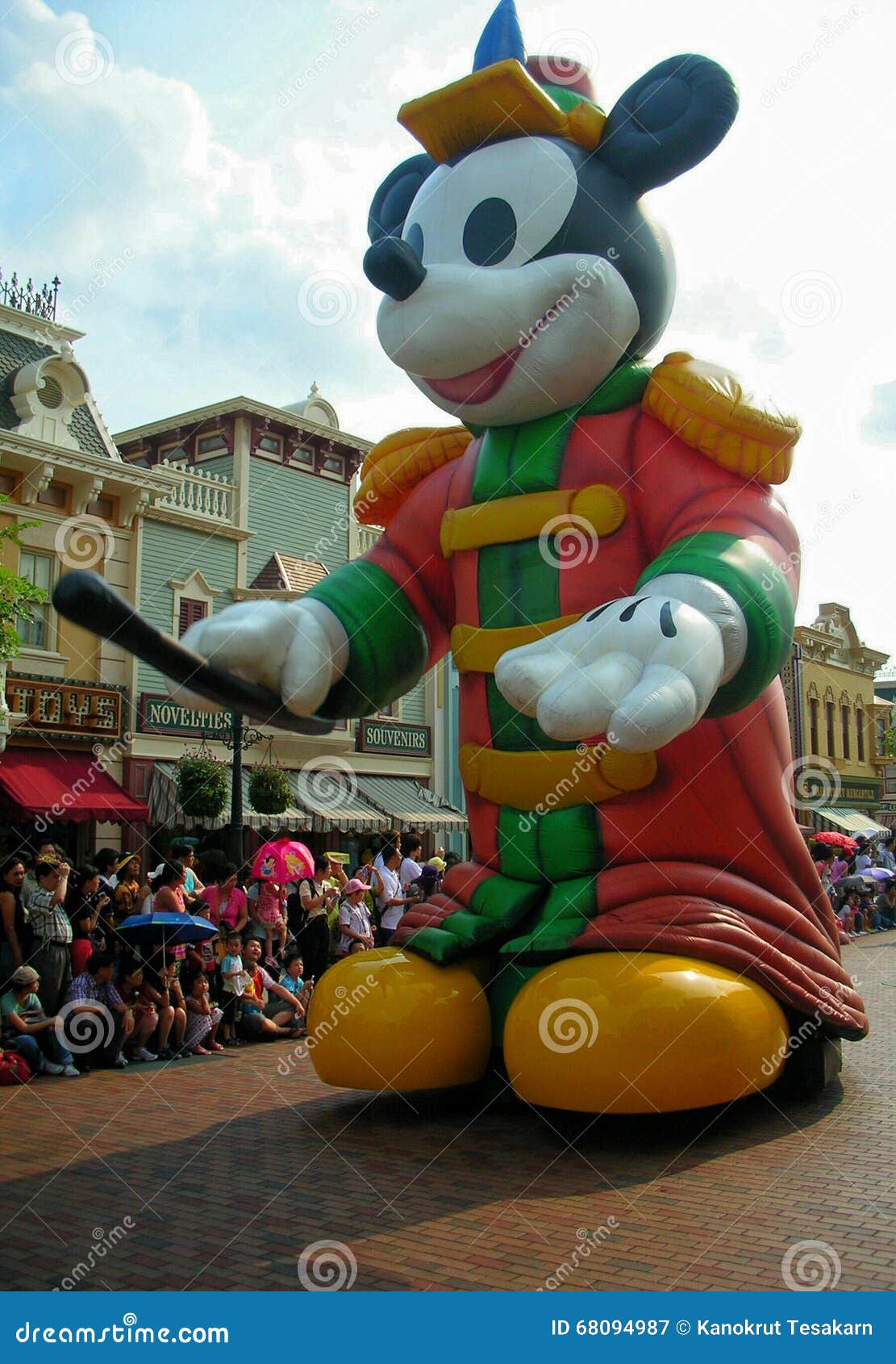 Grote Status Opblaasbare Mickey Muis in Parade Redactionele Fotografie ...