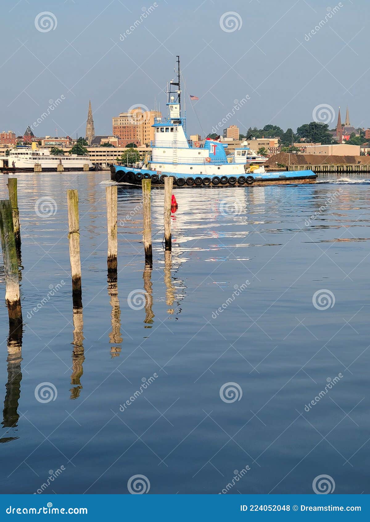 Groton CT, Tug Boat Sunset Beach Editorial Stock Photo - Image of ...