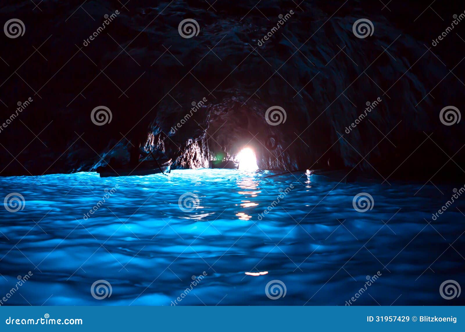 Grotta blu (Capri) immagine stock. Immagine di faro, porto - 31957429