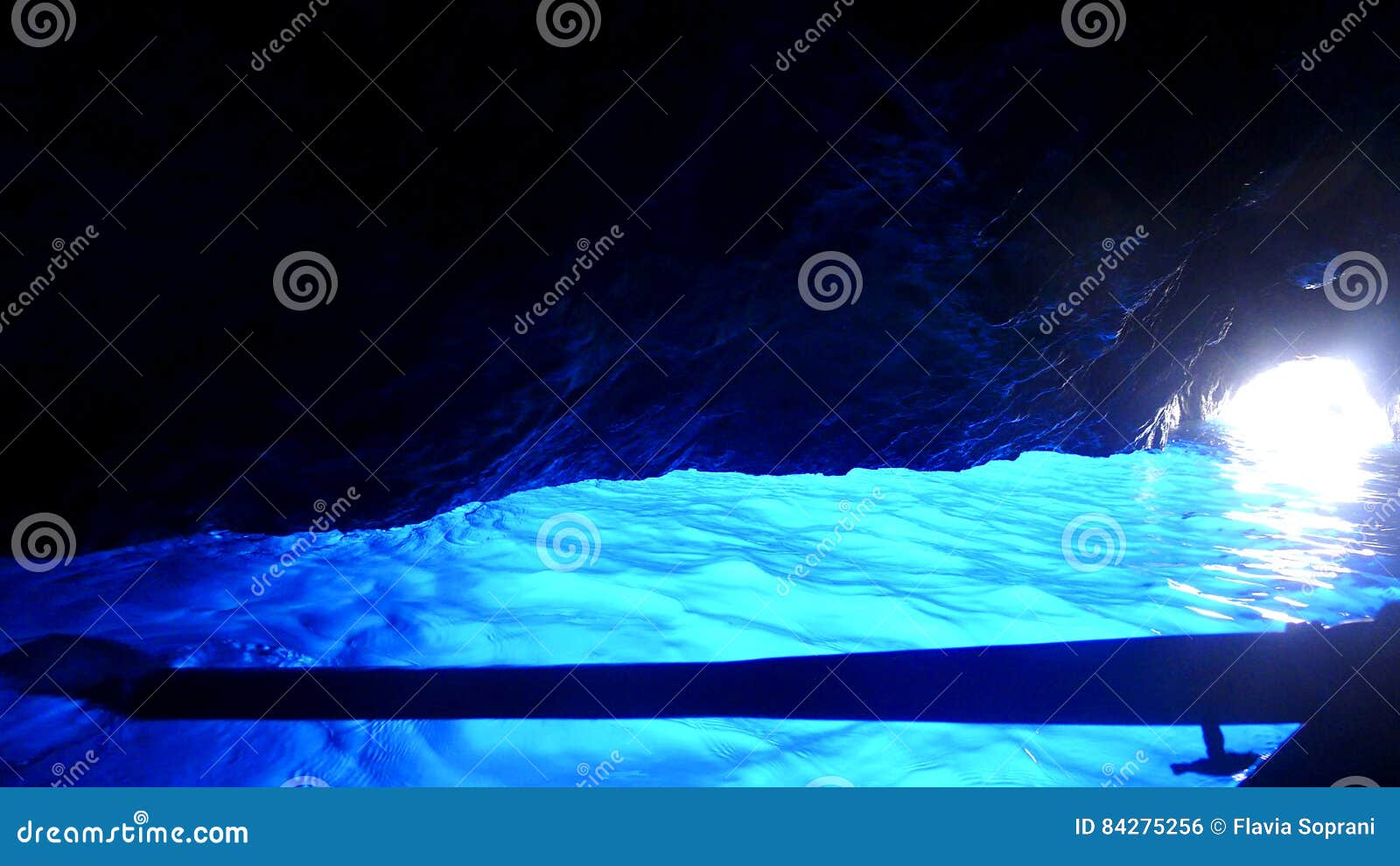 Grotta blu, Capri, Italia fotografia stock. Immagine di barca - 84275256
