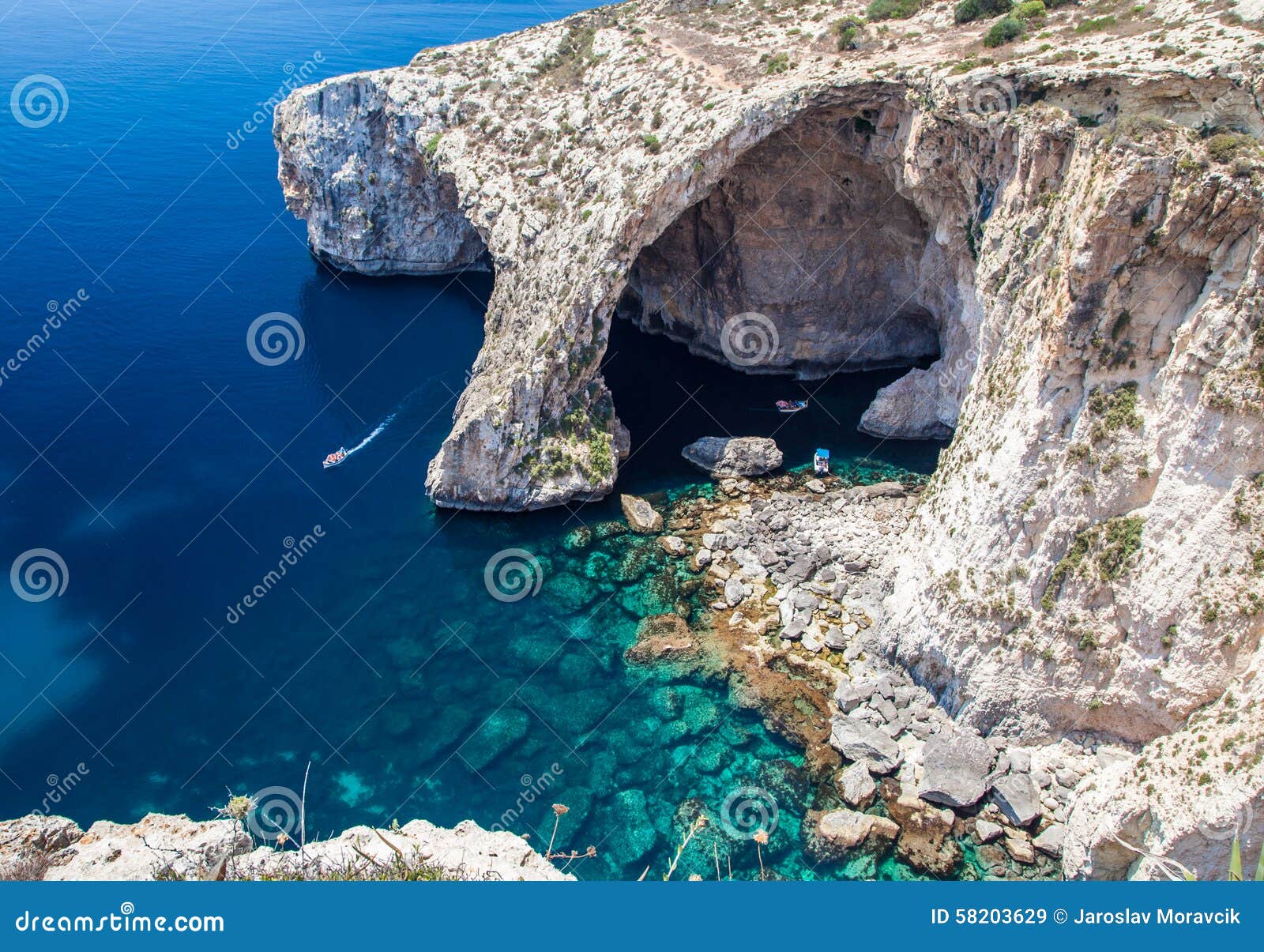 Grotta blu a Malta immagine stock. Immagine di barriera - 58203629