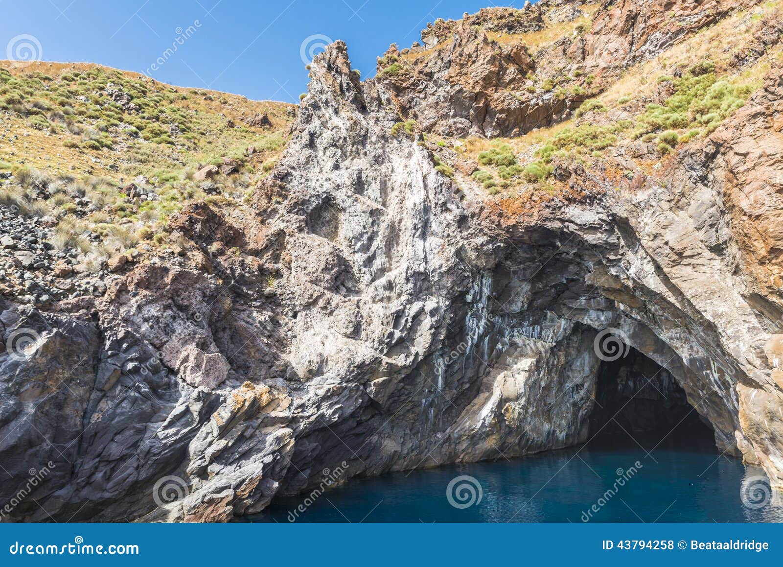 Grotta Del Cavallo stockfoto. Bild von italien, architektur - 43794258