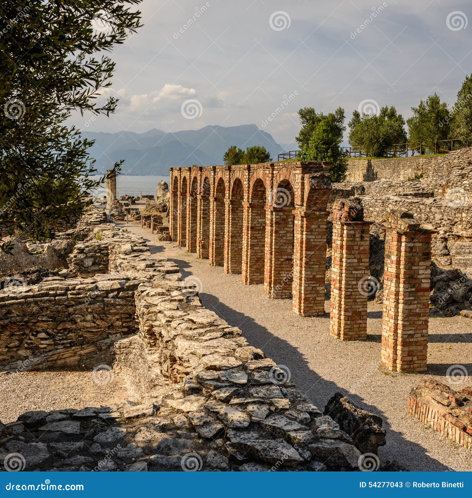 Grotte di Catullo stockbild. Bild von lateinisch, überreste - 54277043