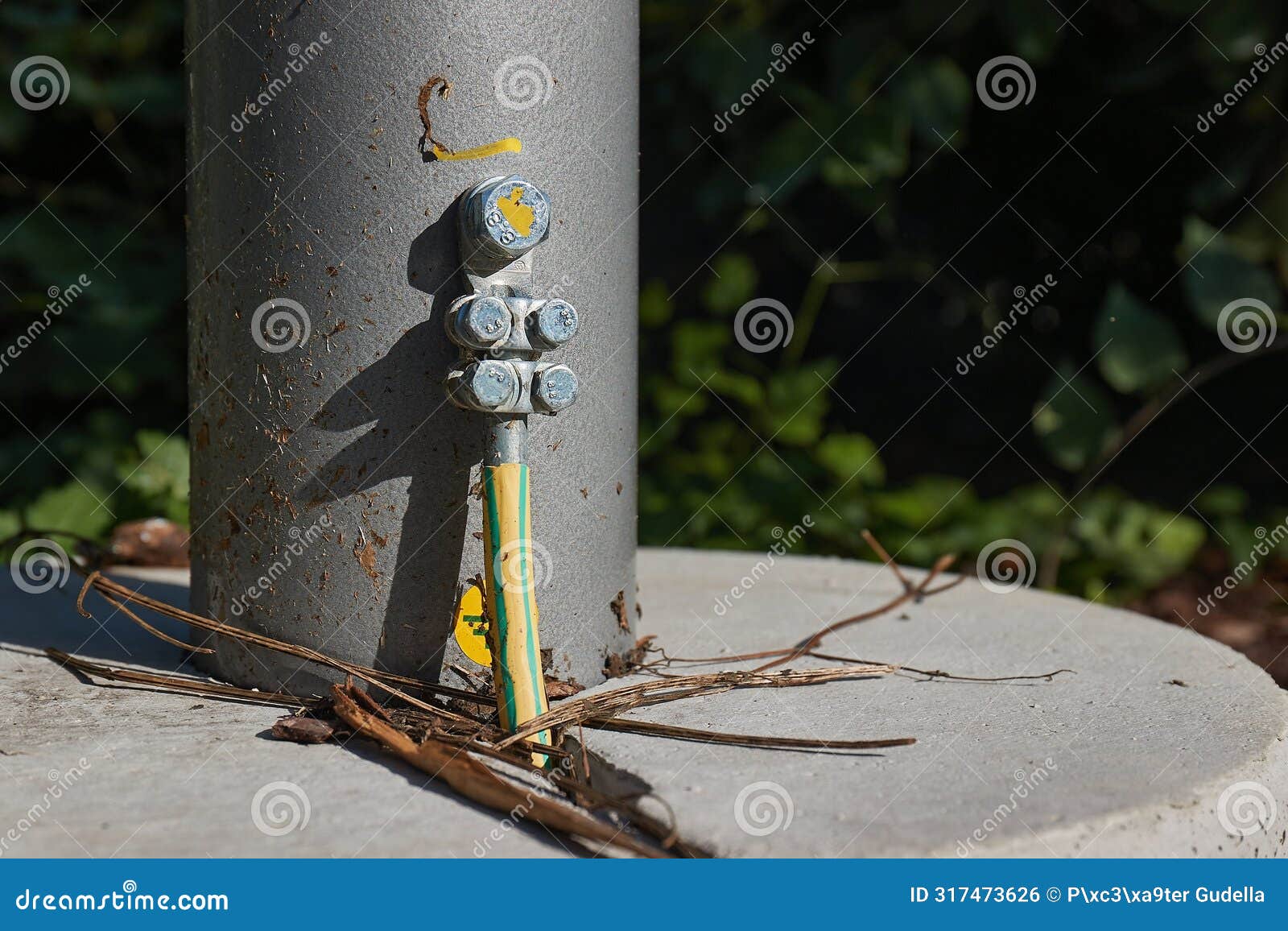 Ground Wire on a Street Lamp Stock Photo - Image of wire, proper: 317473626
