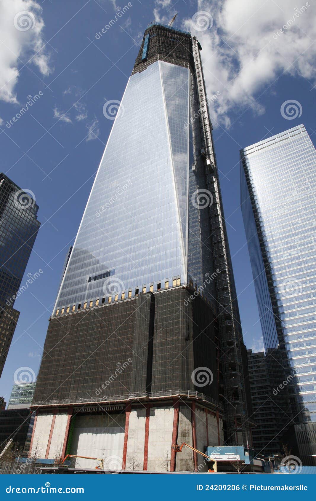 Ground Zero Freedom Tower editorial photo. Image of center - 24209206
