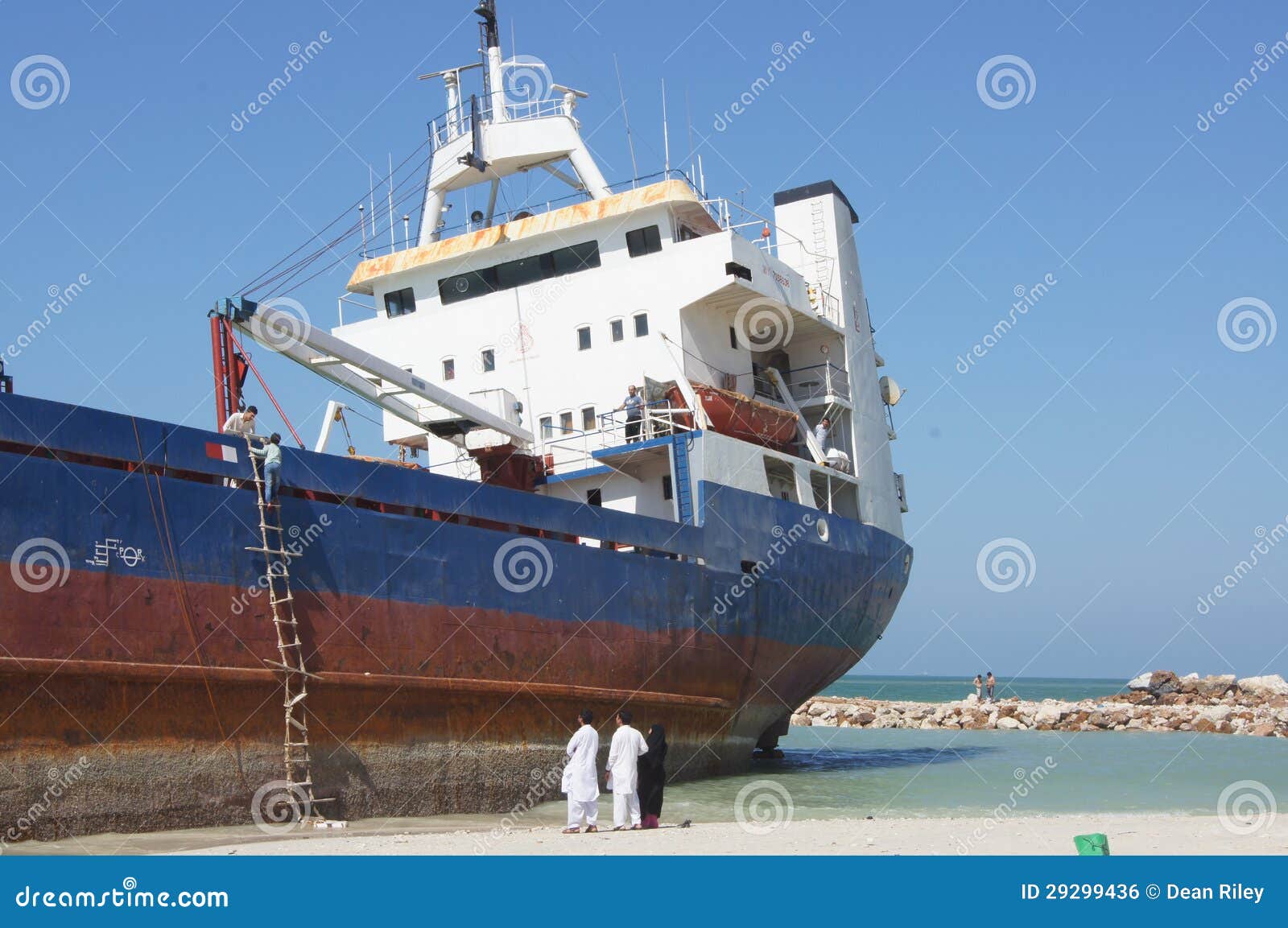 Grounded Cargo Ship Accident Editorial Photo - Image of rope, shipping ...