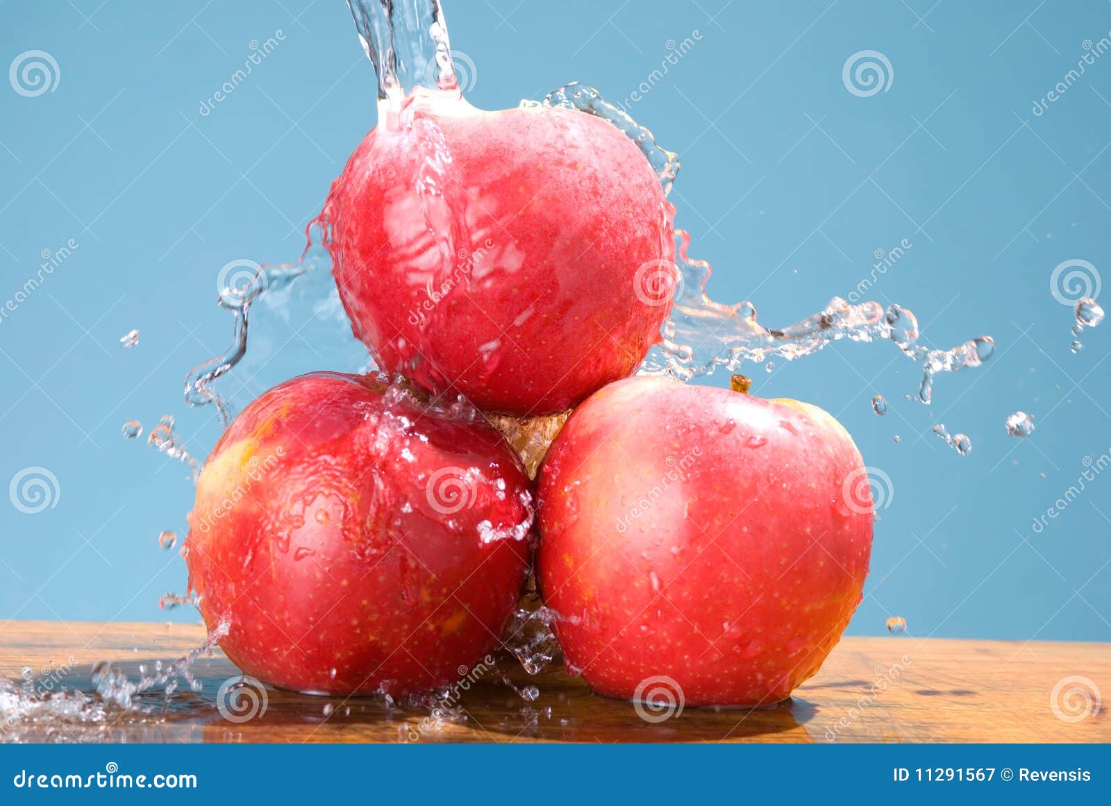 Group of Apple with Cool Splash Stock Image - Image of healthcare, drop ...