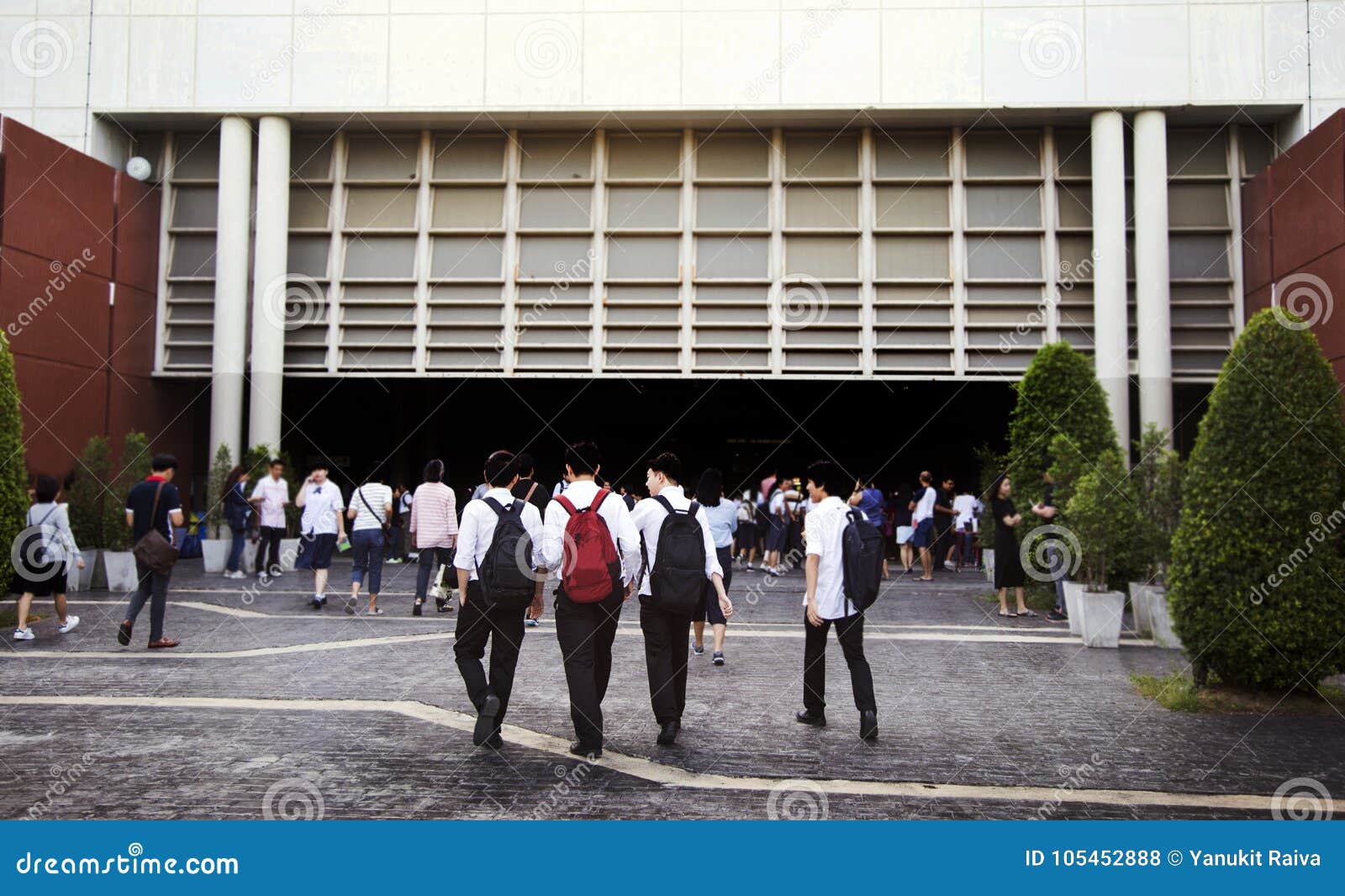 189,693 Back Student Stock Photos - Free & Royalty-Free Stock Photos ...