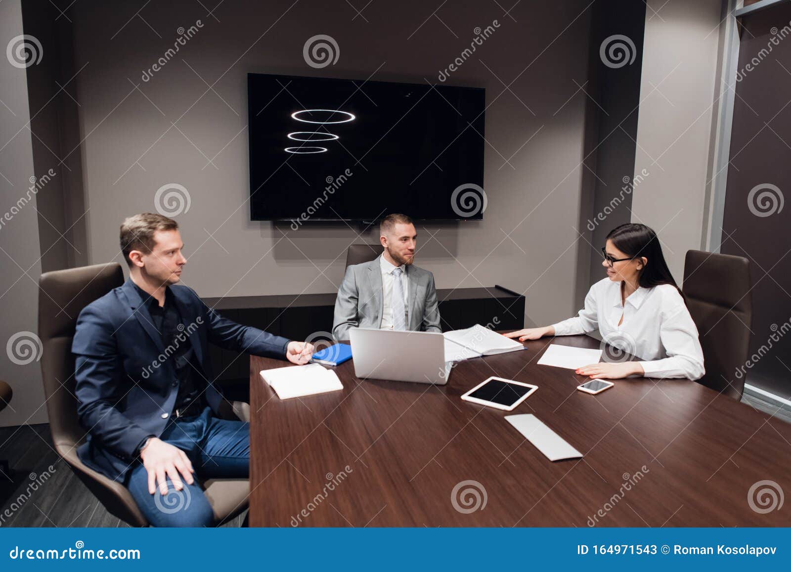 Group of Business People Having a Discussion in Conference Room Stock ...