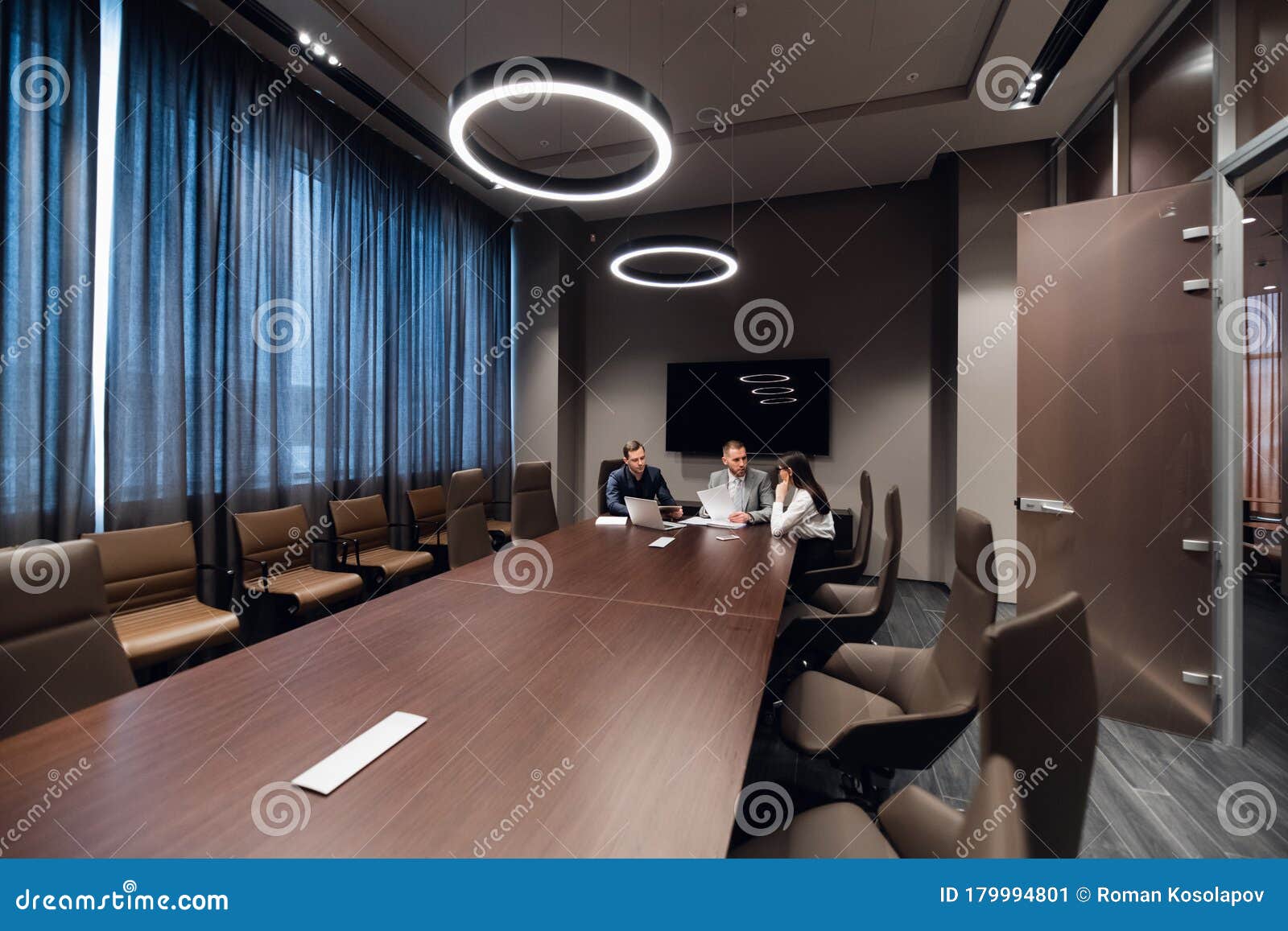 Group of Business People Having a Discussion in Conference Room Stock ...