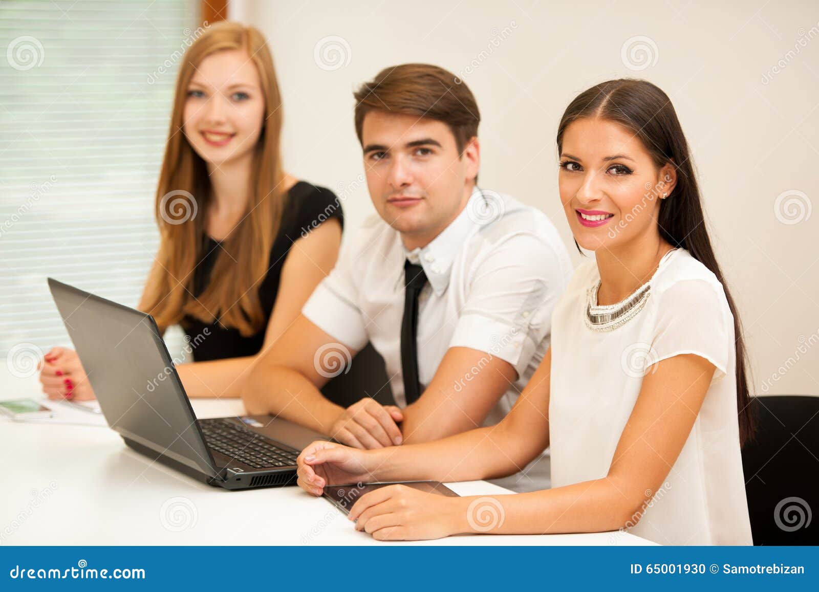 Group of Business People Searching for Solution with Brainstorming ...