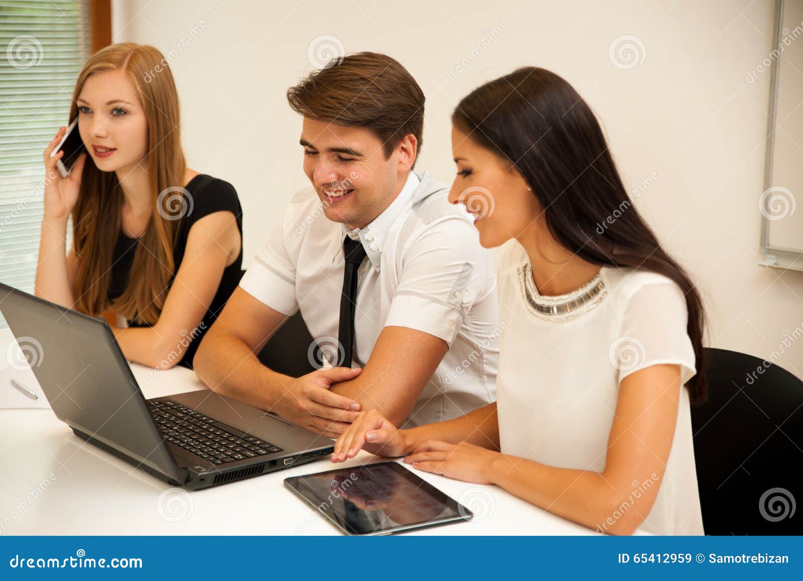 Group of Business People Searching for Solution with Brainstorming ...