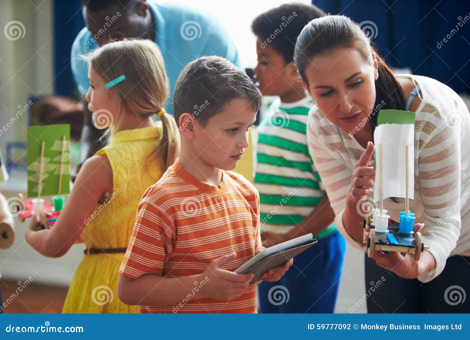 Group of Children Carrying Out Experiment in Science Class Stock Photo ...