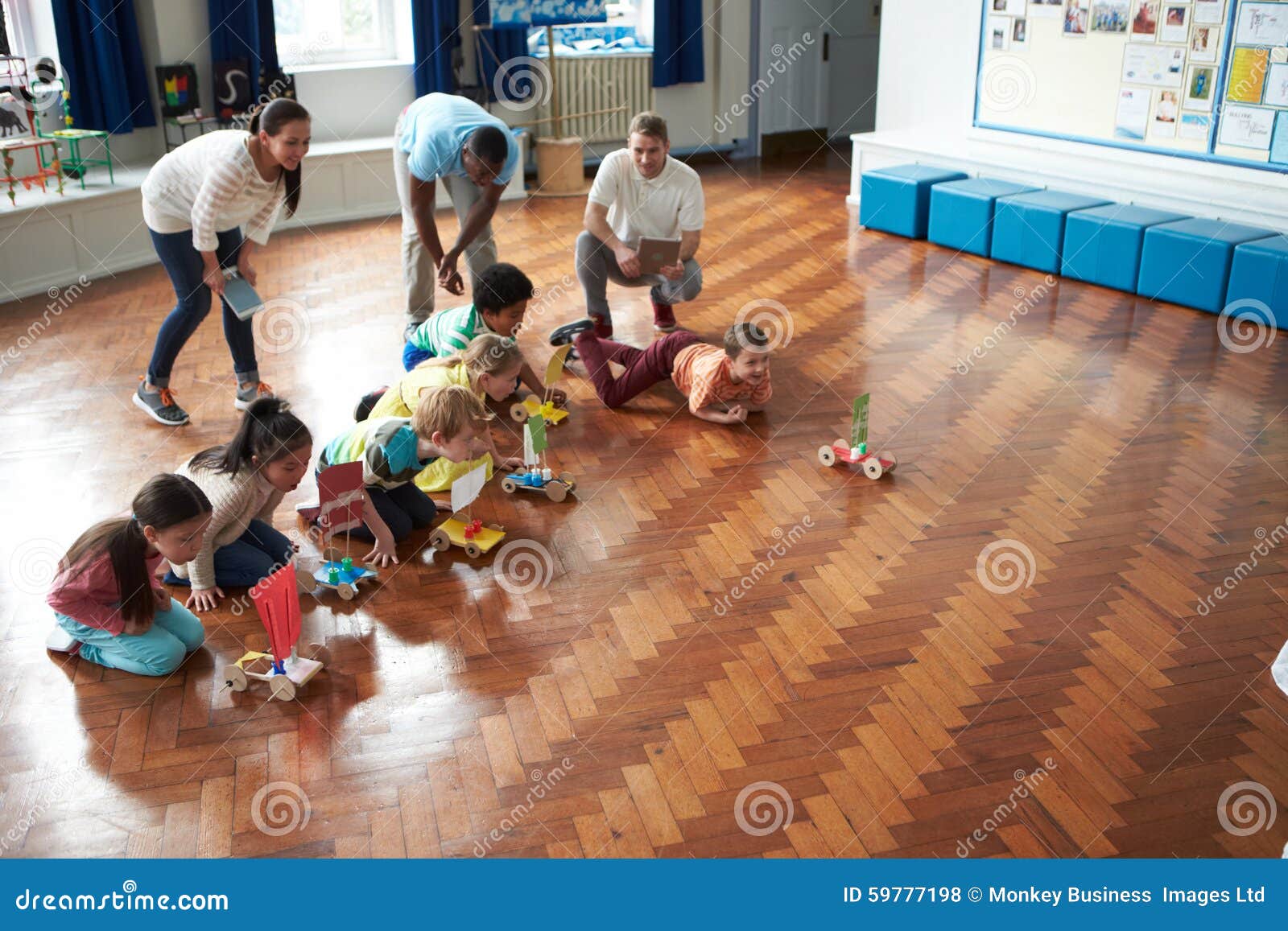 Group of Children Carrying Out Experiment in Science Class Stock Photo ...